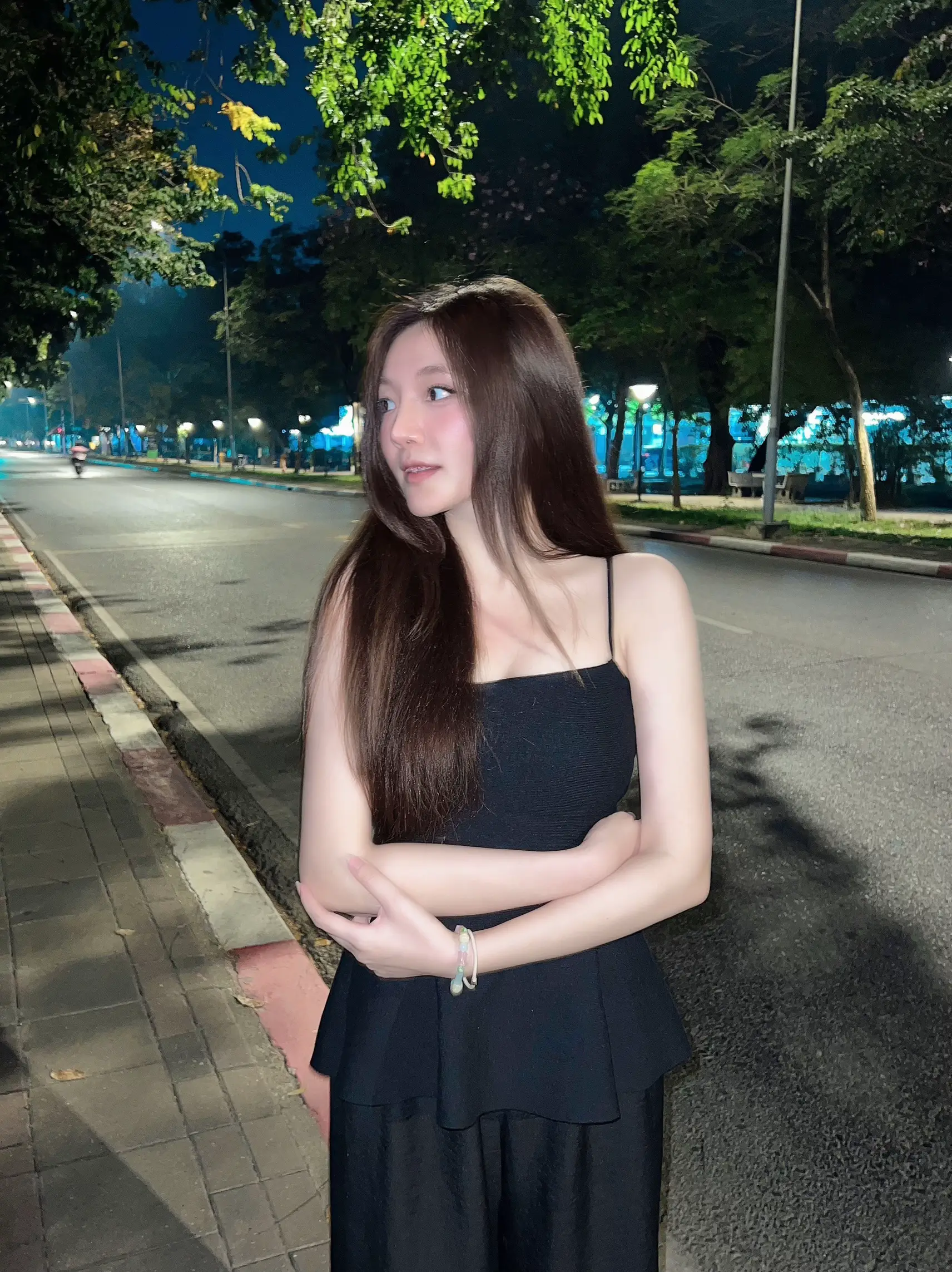 ไอเดียถ่ายรูปริมถนนแบบพส.จีน🇨🇳📸 | แกลเลอรีที่โพสต์โดย yy𐙚 | Lemon8