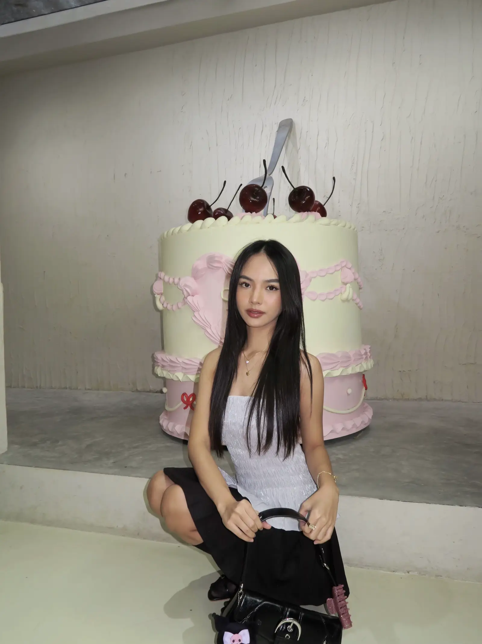 Cafe เค้กยักษ์สุดน่ารักก เจริญกรุง🎂💖 | แกลเลอรีที่โพสต์โดย Nurse knt | Lemon8