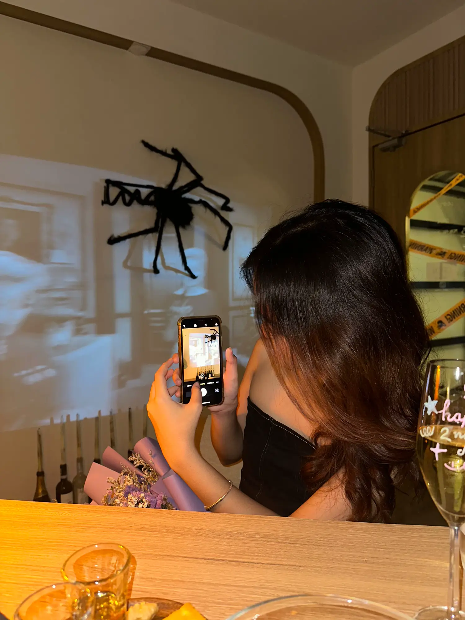 DATE NIGHT | WNL coffee and wine 🥂🍾 | แกลเลอรีที่โพสต์โดย venus v. | Lemon8