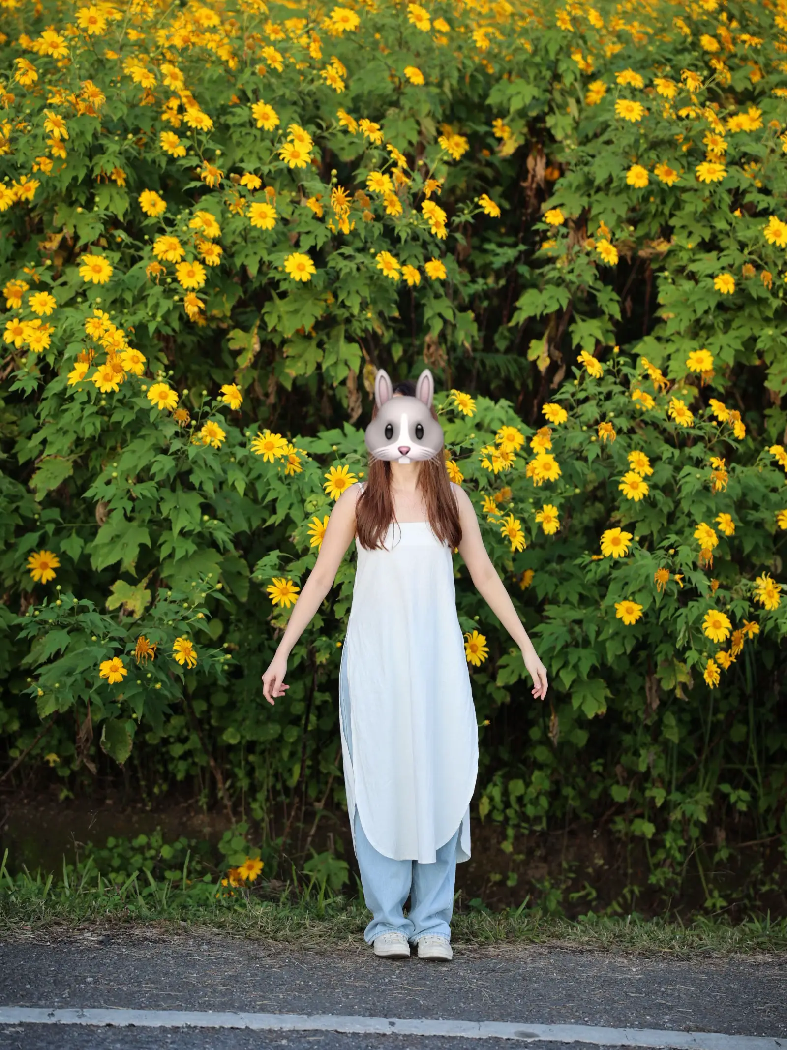 ไอเดียแมทช์เดรสสายเดี่ยว x กางเกงยีนส์👖 💛 #ootd | แกลเลอรีที่โพสต์โดย 「 JAYJUN ♡ | Lemon8