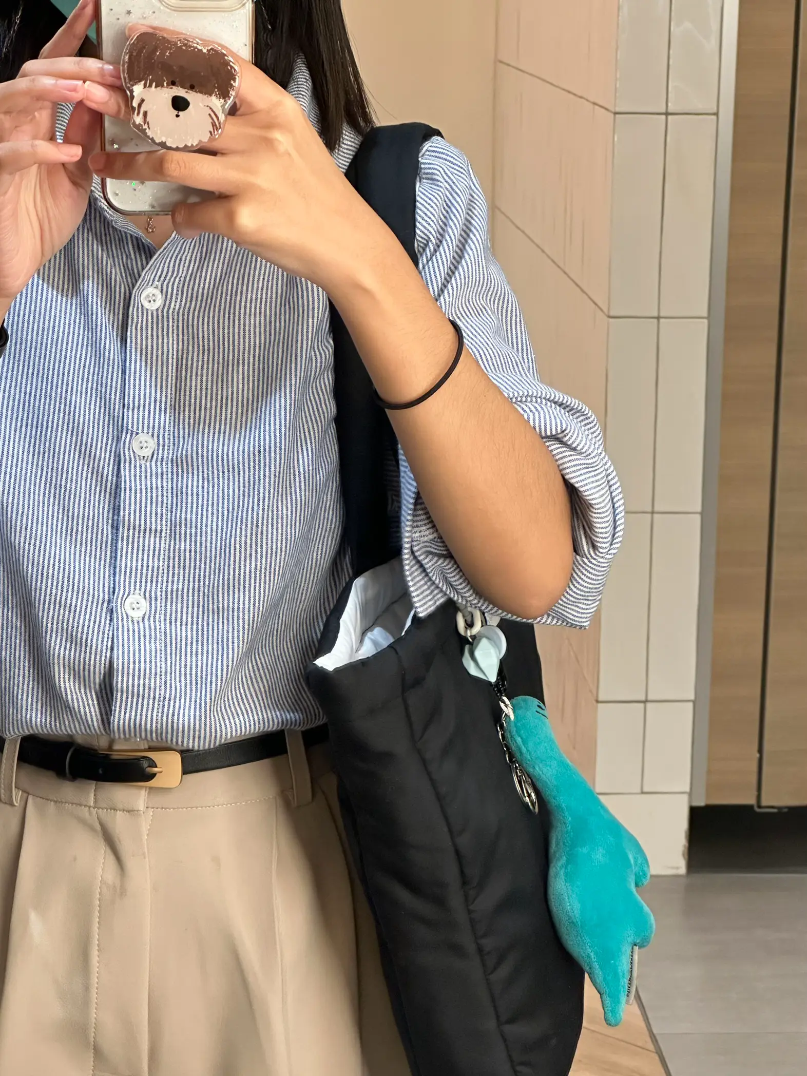 กระเป๋านุ่มนิ่มแบรนด์ไทย ใช้ได้everydaylook👜 | แกลเลอรีที่โพสต์โดย iinaris_ | Lemon8