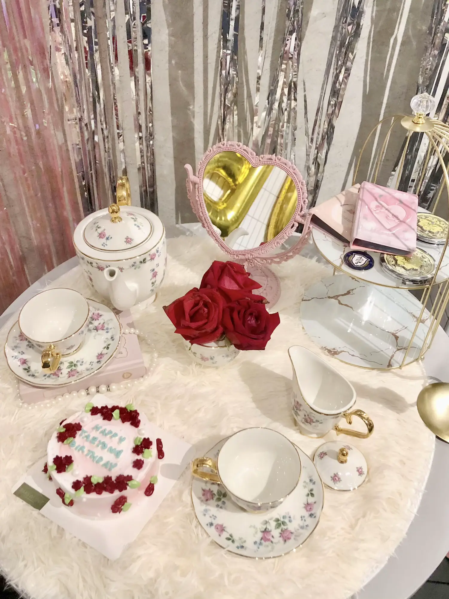 Taeyong Cafe Brithday 2024🎂🌹 | แกลเลอรีที่โพสต์โดย Ai-Ko | Lemon8