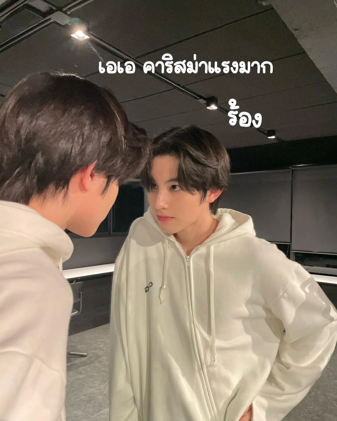 มารู้จักหนุ่มๆ วง BUS EP.2🥰 | แกลเลอรีที่โพสต์โดย LittleFennecFox | Lemon8