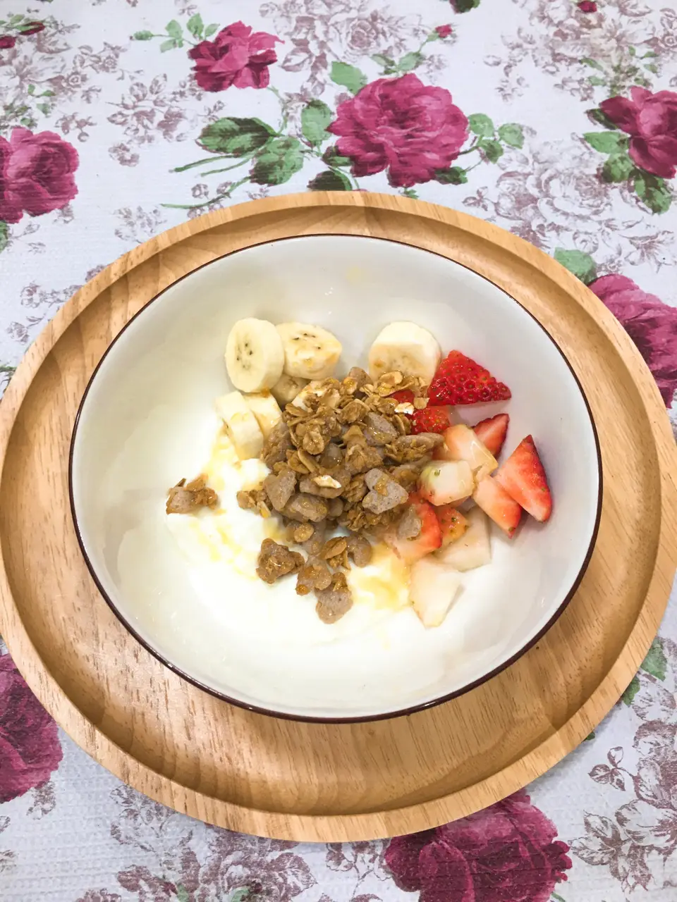 ทำ Yogurt bowl กินเอง 🍓🍌🍯 | แกลเลอรีที่โพสต์โดย ma_meaw | Lemon8