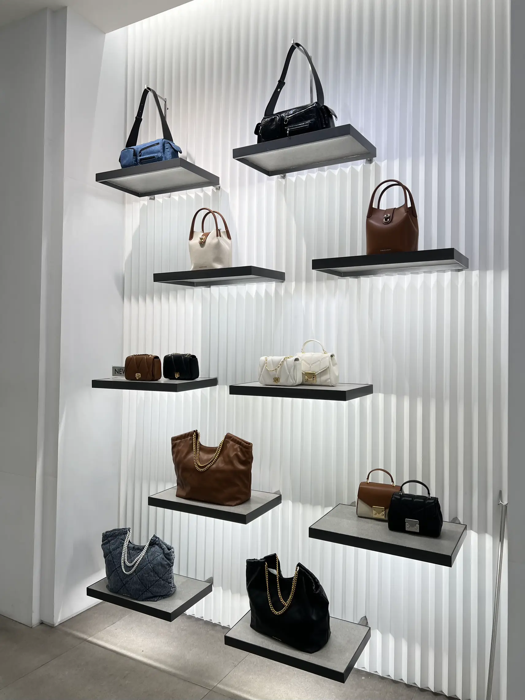 Charles & Keith คอลเลคชั่นวาเลนไทน์น่ารักมาก!🌸💖 🌷 | แกลเลอรีที่โพสต์โดย Cwp | Lemon8