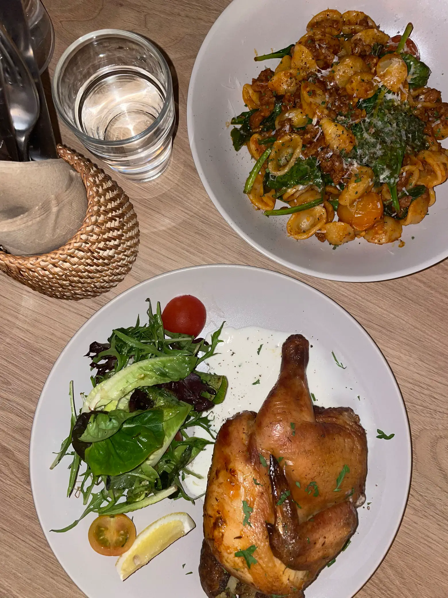 cozy cafe w the most YUMZ chicken 😙 | Gallery posted by yumnomss | Lemon8