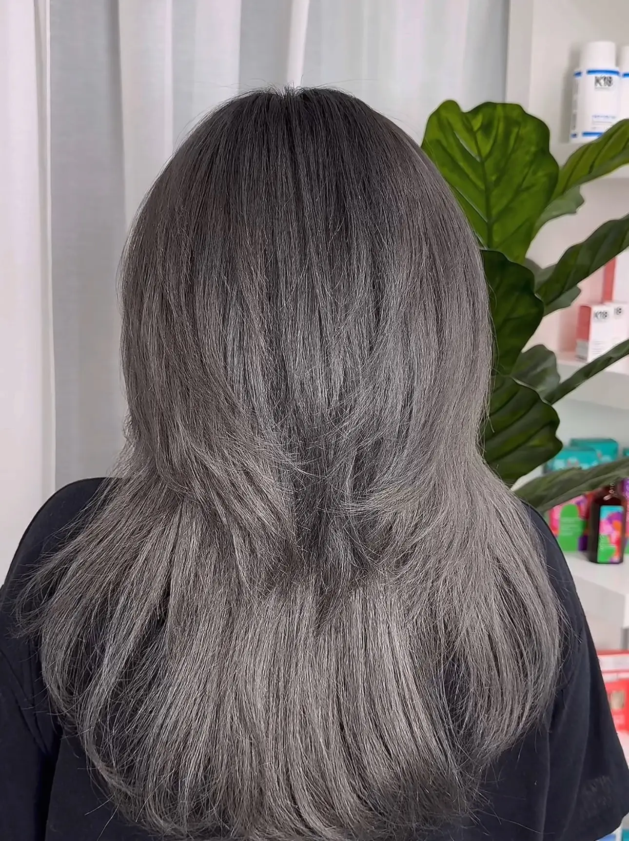Smokey Ash Gray.. สีผมโทนเทาเข้ม เท่ดูเก๋ ที่สุด🥰 | แกลเลอรีที่โพสต์โดย ...