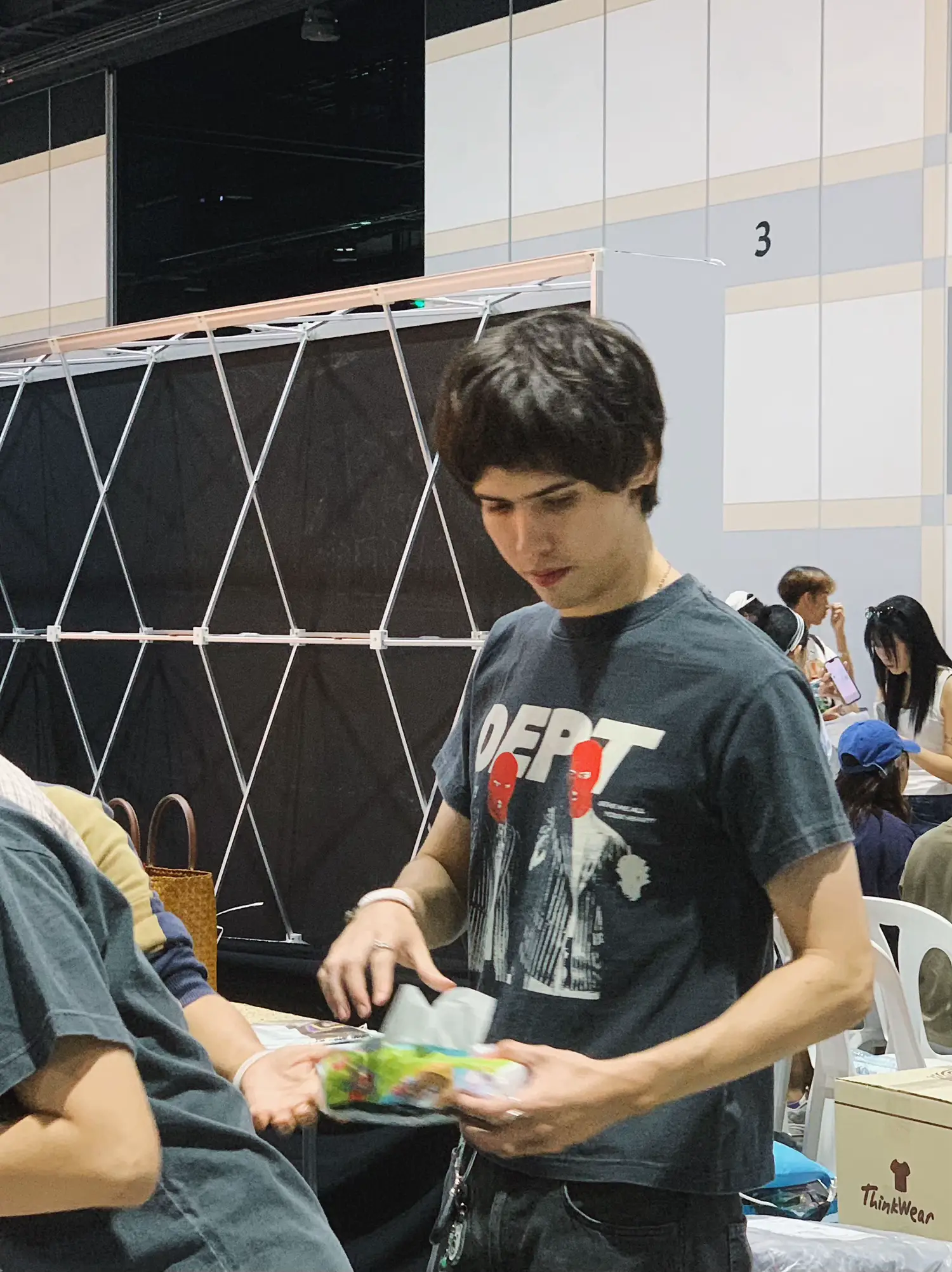 แต่งตัวไปคอนเสิร์ต | แกลเลอรีที่โพสต์โดย Corcare | Lemon8