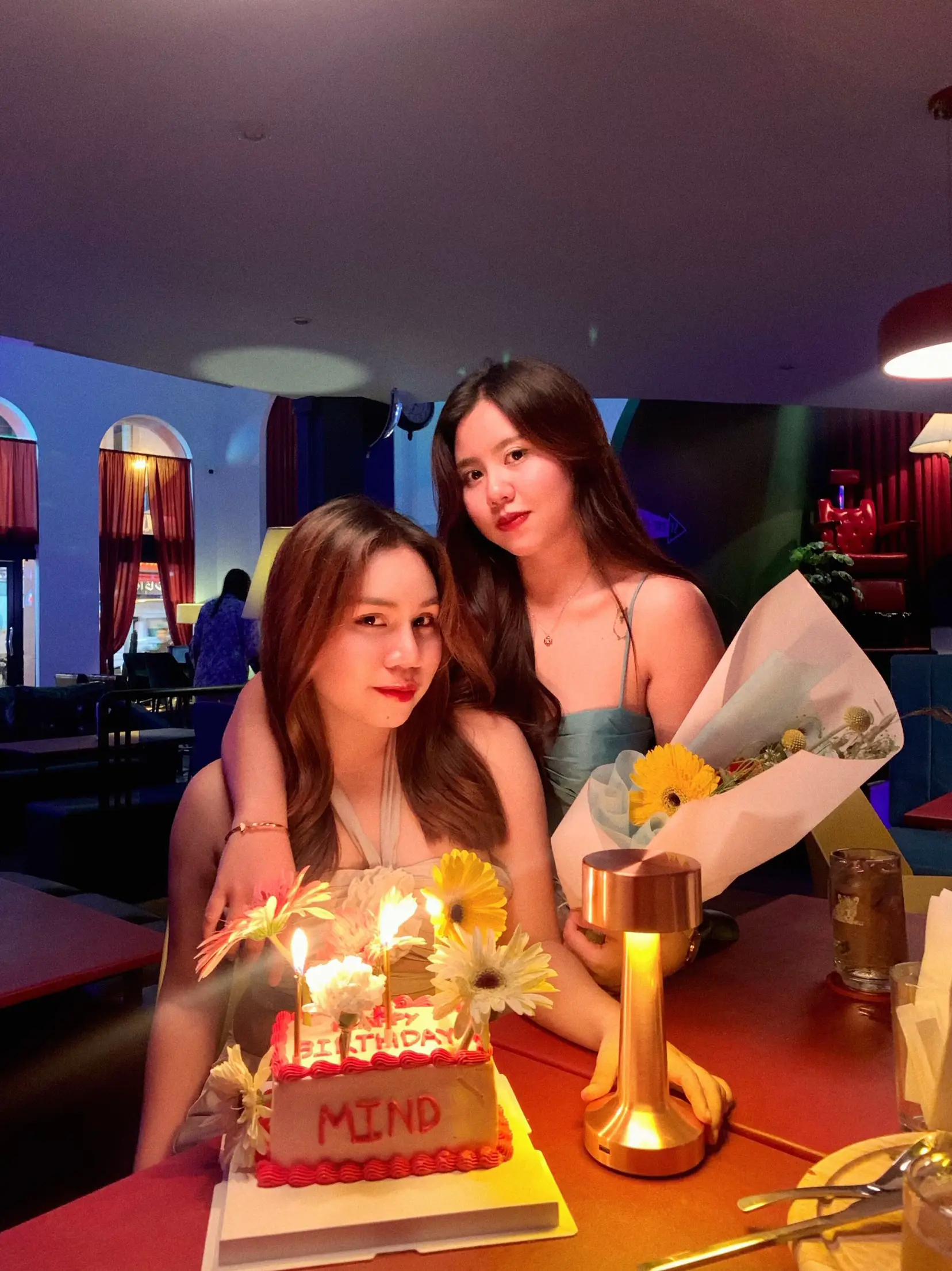 OOTD ดินเนอร์วันเกิดเพื่อน🫶🏻 | แกลเลอรีที่โพสต์โดย Bambam | Lemon8