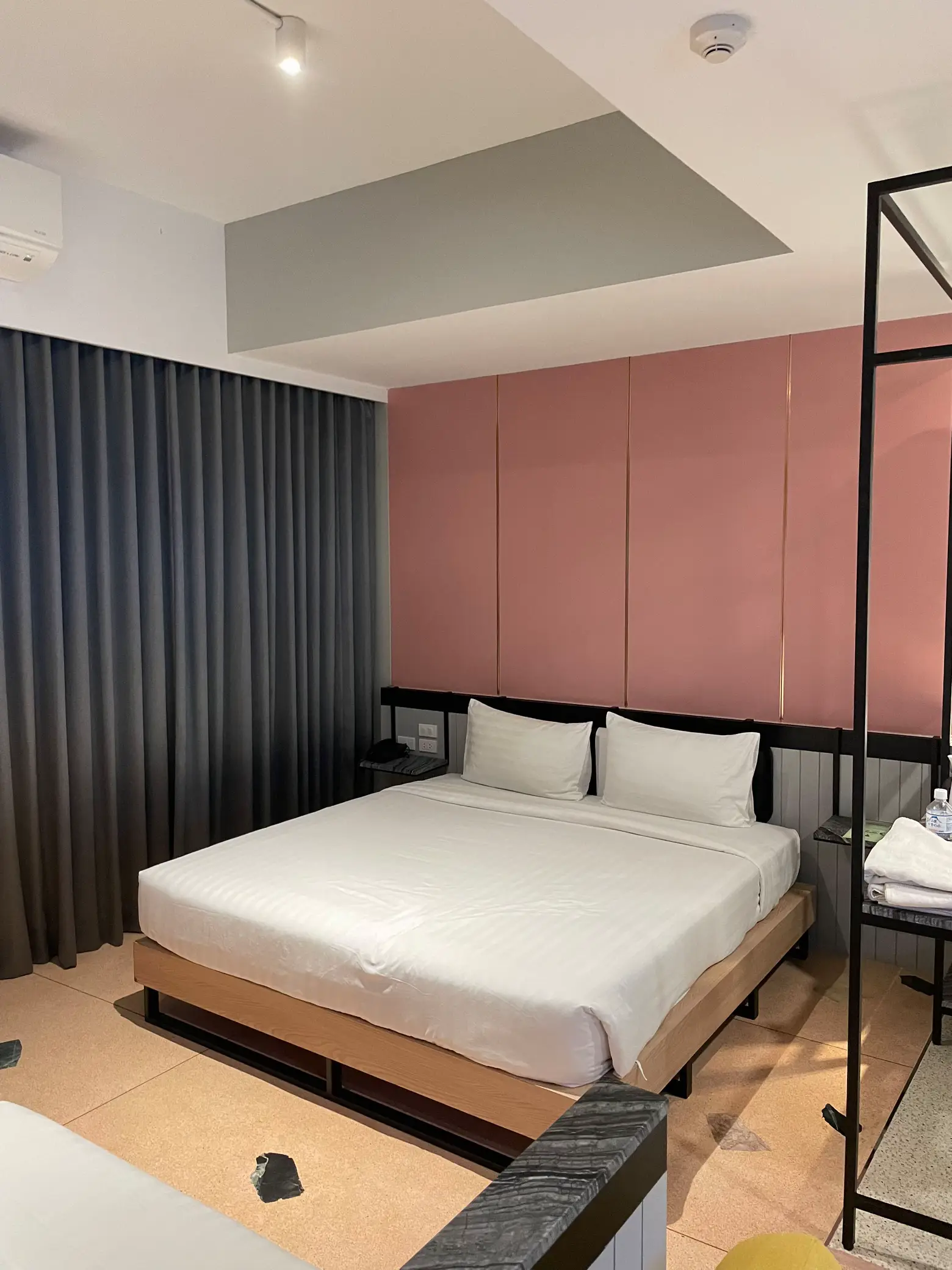 Staycation style 90’s — at Miami, Soi Sukhumvit 13 | แกลเลอรีที่โพสต์โดย LaMeow💖👀 | Lemon8