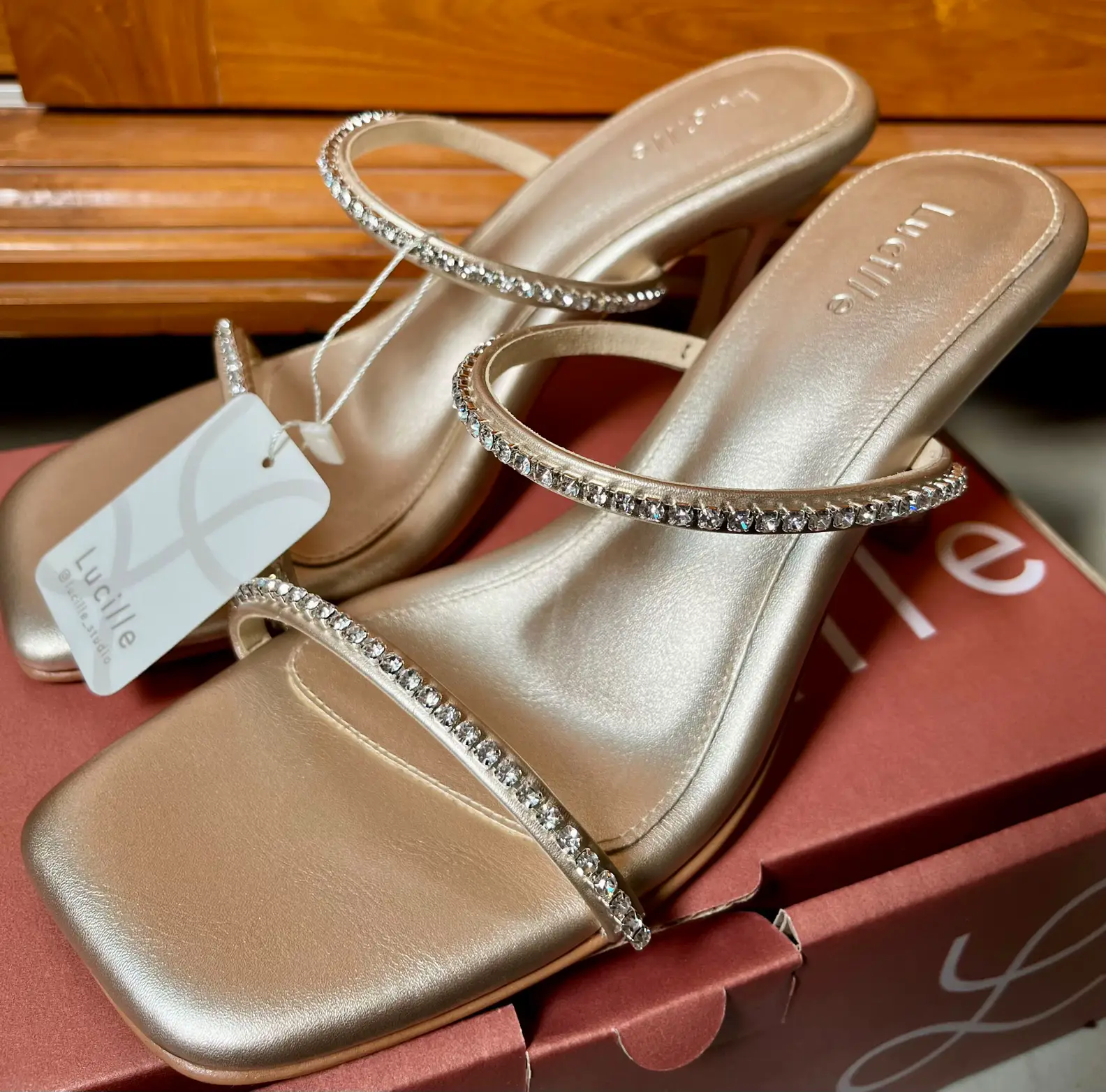 แนะนำรองเท้าส้นสูง | แกลเลอรีที่โพสต์โดย Jyrpps | Lemon8