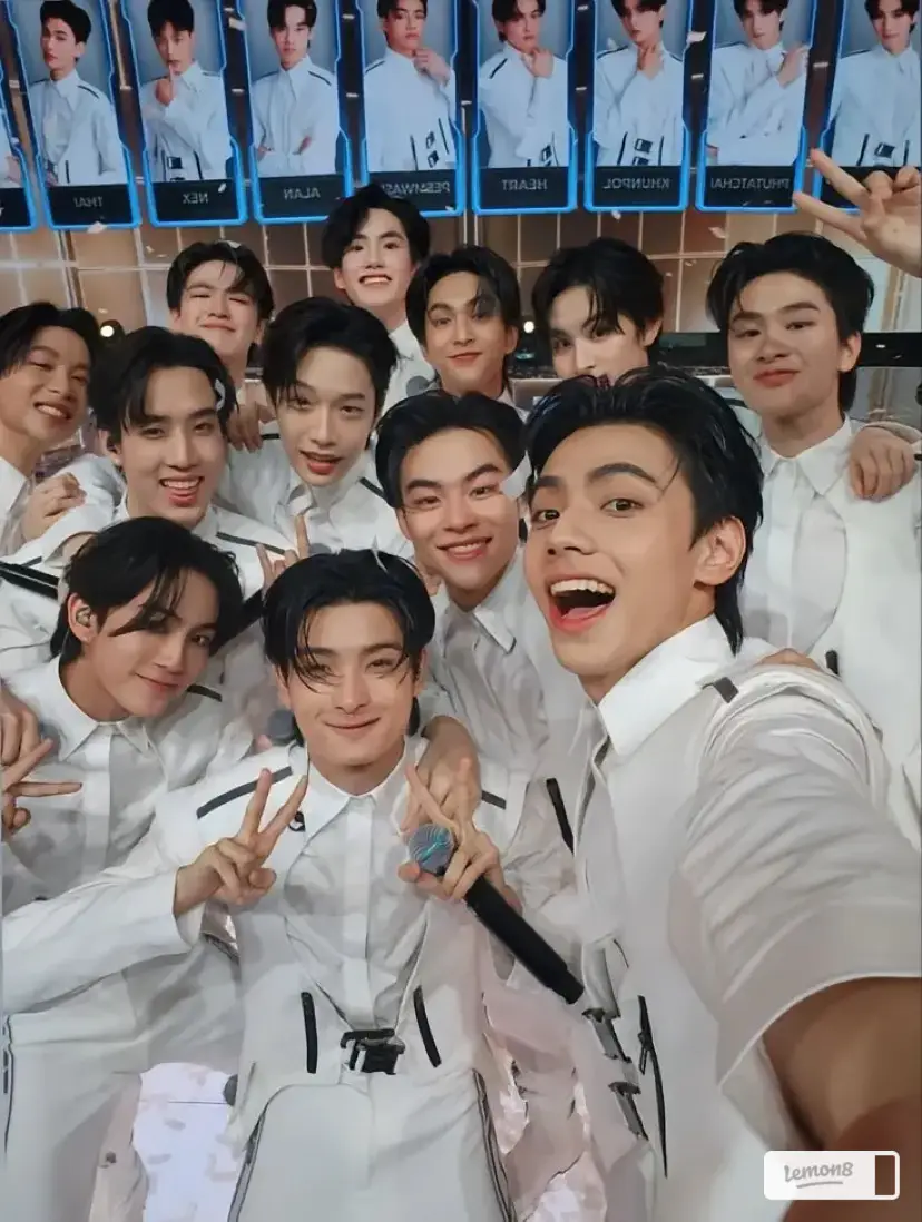 แจกรูปรวมวง Bus | แกลเลอรีที่โพสต์โดย โก๋ยโต๋ยยย | Lemon8