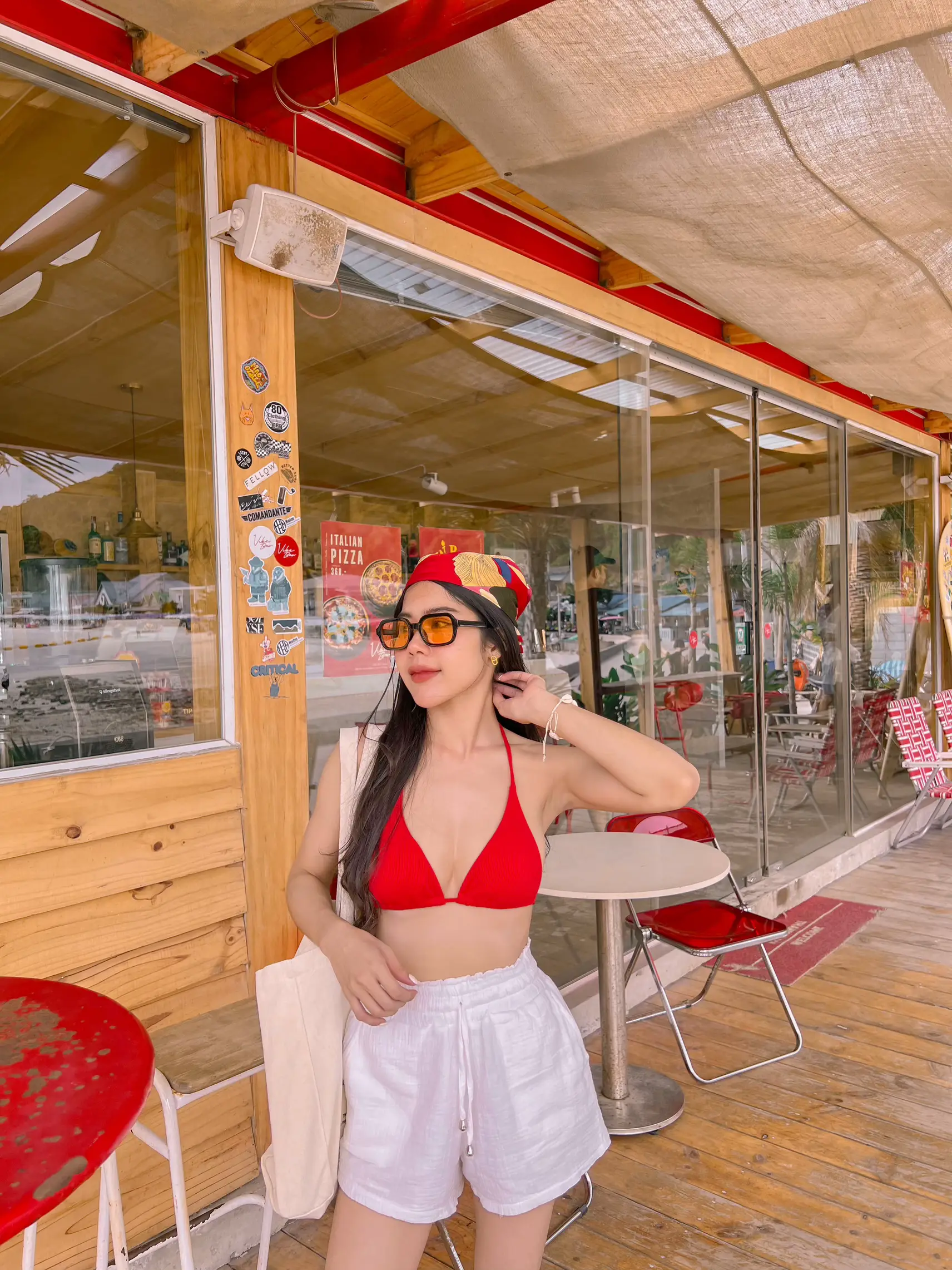 𝐕𝐢𝐛𝐞 𝐛𝐚𝐫 คาเฟ่สไตล์อเมริกันบนเกาะล้าน 🍾 ️🏖️⛱️ | แกลเลอรีที่โพสต์โดย Charuwan Kan | Lemon8