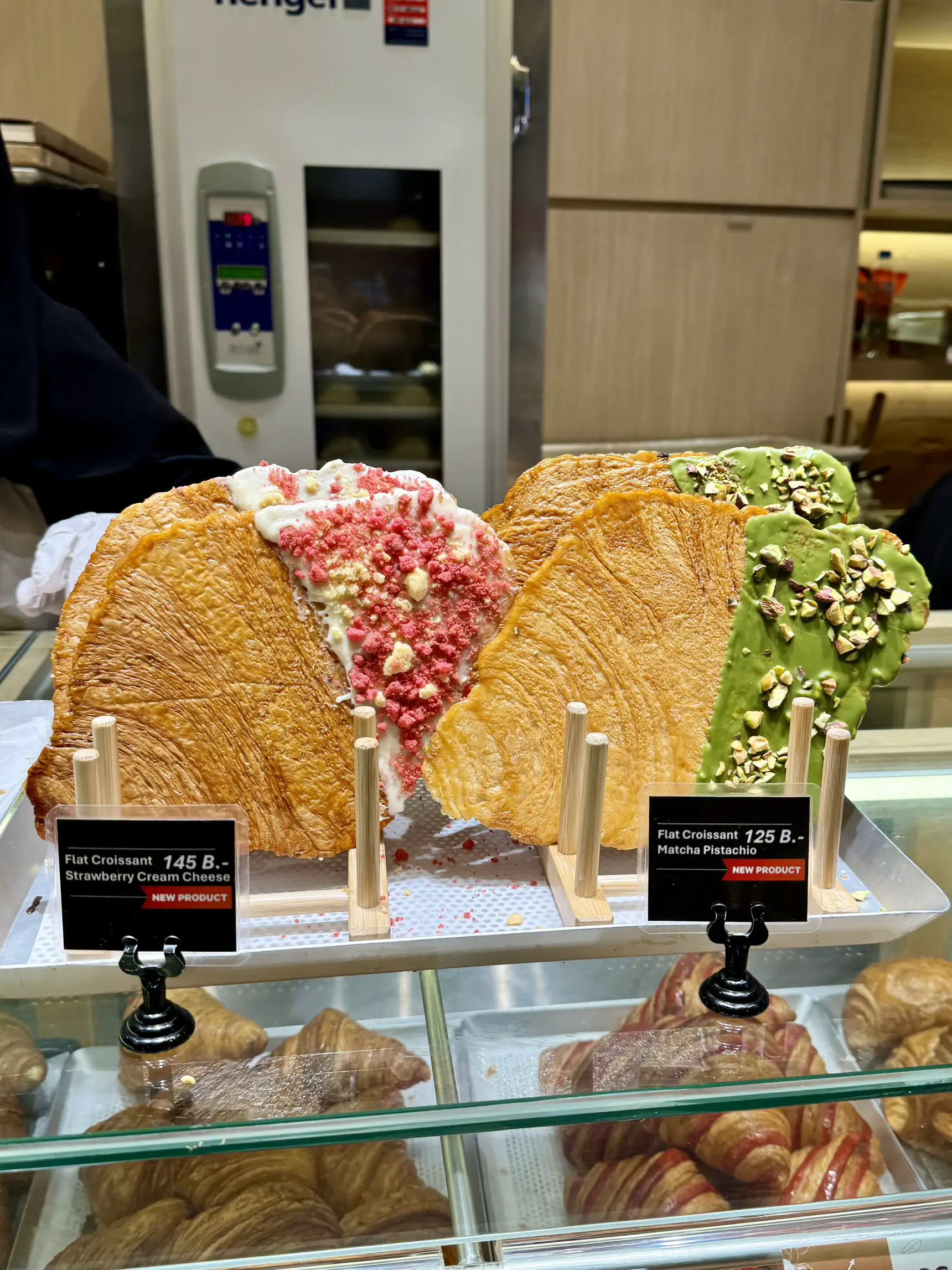 เพิ่งได้ลอง Flat Croissant เนื้อบางกรอบๆอร่อยถูกใจมากกกก | แกลเลอรีที่ ...
