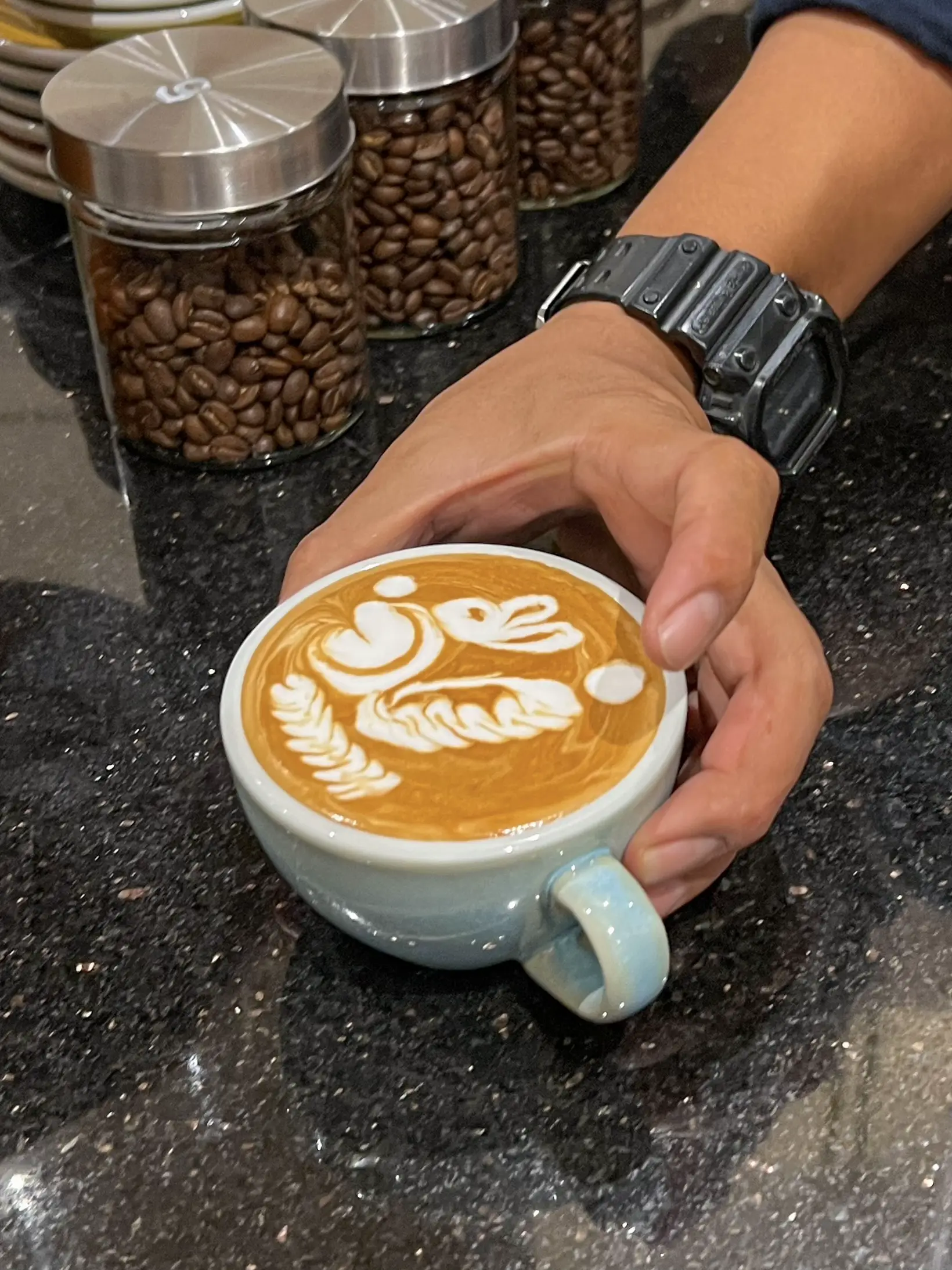 🍳คาเฟ่แอนด์บาร์ vibe ดีฟีลแกลมเปิดใหม่ที่พัทยา🥯🥂 | แกลเลอรีที่โพสต์โดย Jabchaith | Lemon8