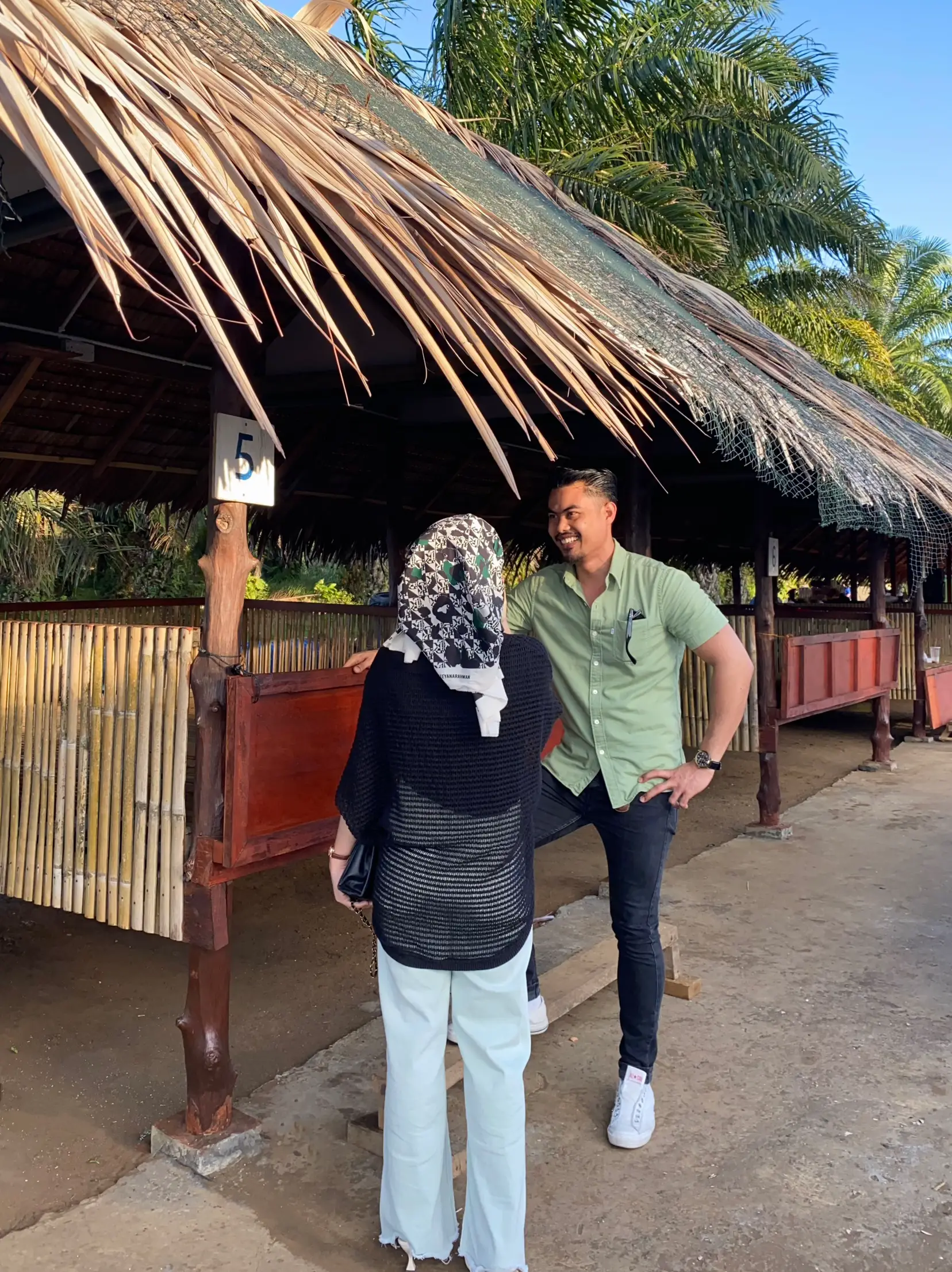 COUPLE POSE IDEAS | Galeri disiarkan oleh MawarBiru | Lemon8