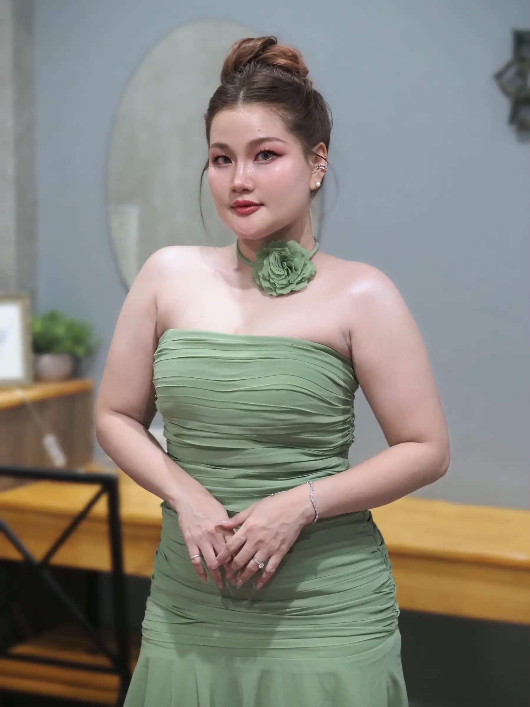 ชุดออกงาน | แกลเลอรีที่โพสต์โดย 🖤 LookNam 🖤 | Lemon8