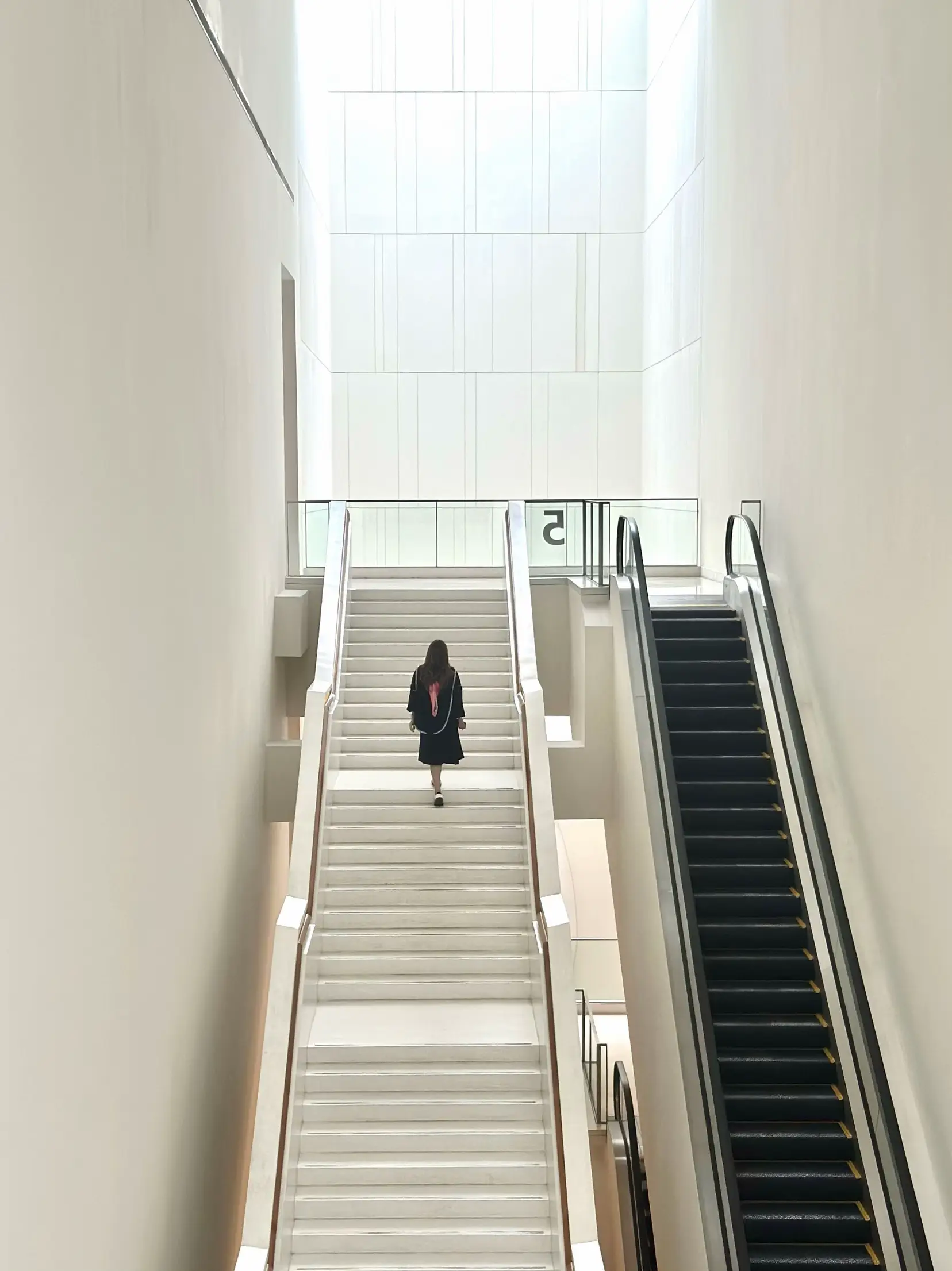 Moca สถานที่สวยๆเหมากับถ่ายรูปเเละเดินชมนิทรรศการ📷👏🏻 | แกลเลอรีที่โพสต์โดย Methinee aaram | Lemon8