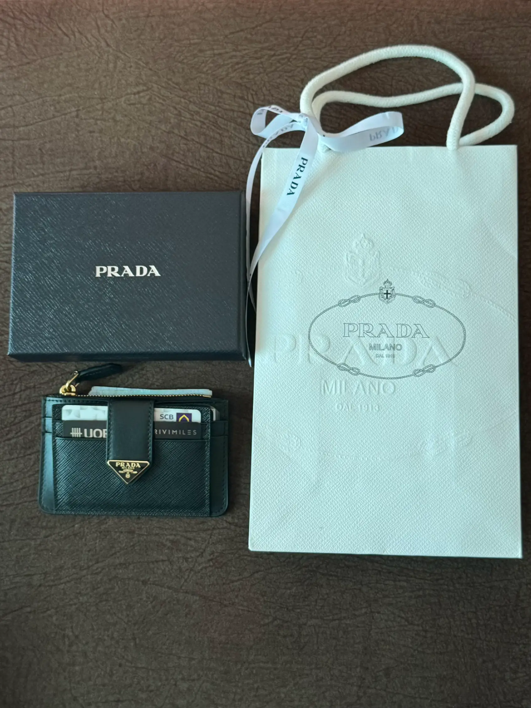 กระเป๋าตังค์ PRADA | แกลเลอรีที่โพสต์โดย Norraaland | Lemon8