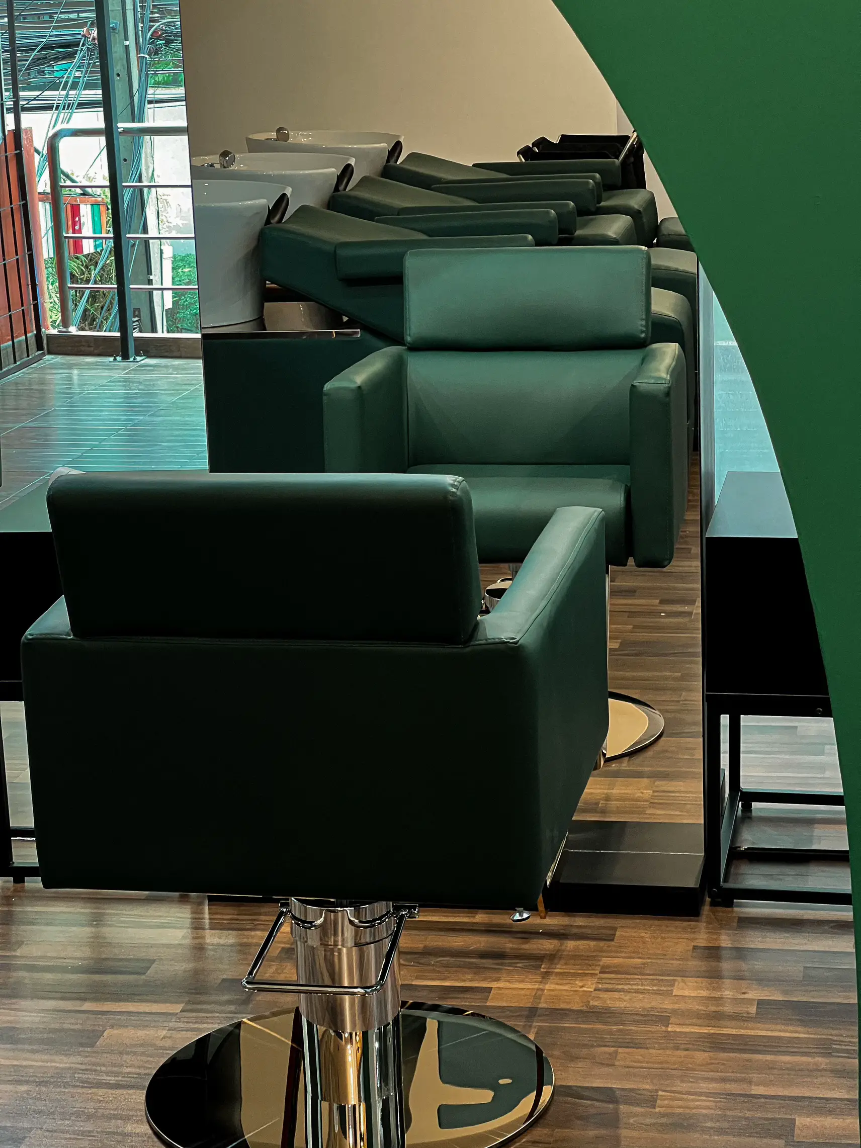 ร้านทำผมเปิดใหม่ ย่านพระโขนง | แกลเลอรีที่โพสต์โดย RARE Hair Salon | Lemon8