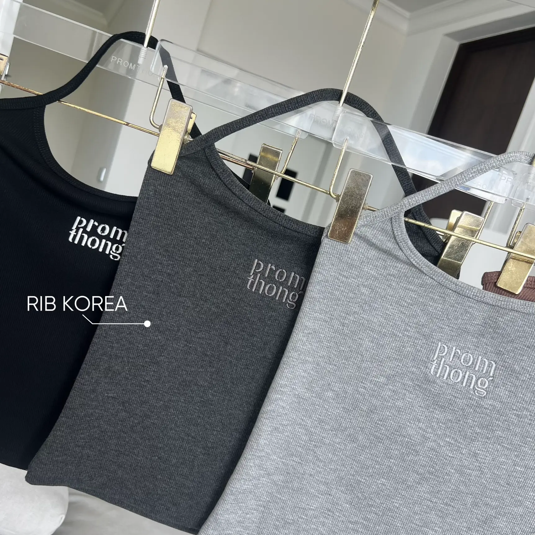 🌟เสื้อเกาะอกคล้องคอปัก PROMTHONG🌟 | แกลเลอรีที่โพสต์โดย PROMTHONG.BKK | Lemon8