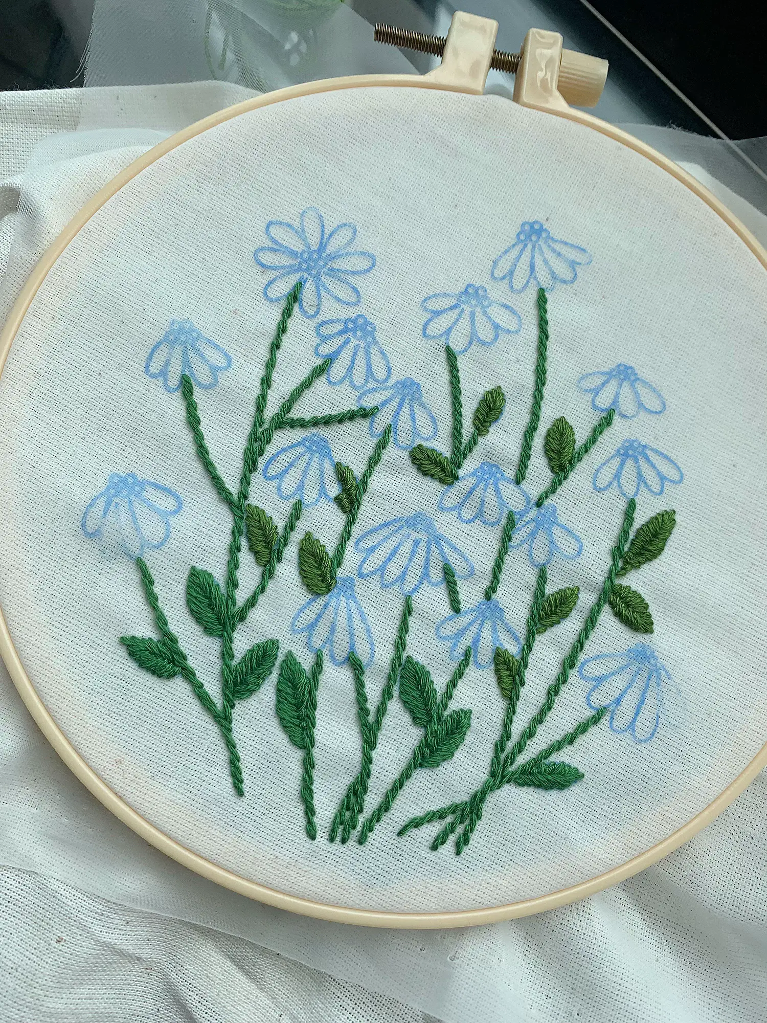 Embroidery Diary | Day 5 ปักใบไม้เสร็จแล้ว 😍🍃 | แกลเลอรีที่โพสต์โดย IRIN KATE | Lemon8