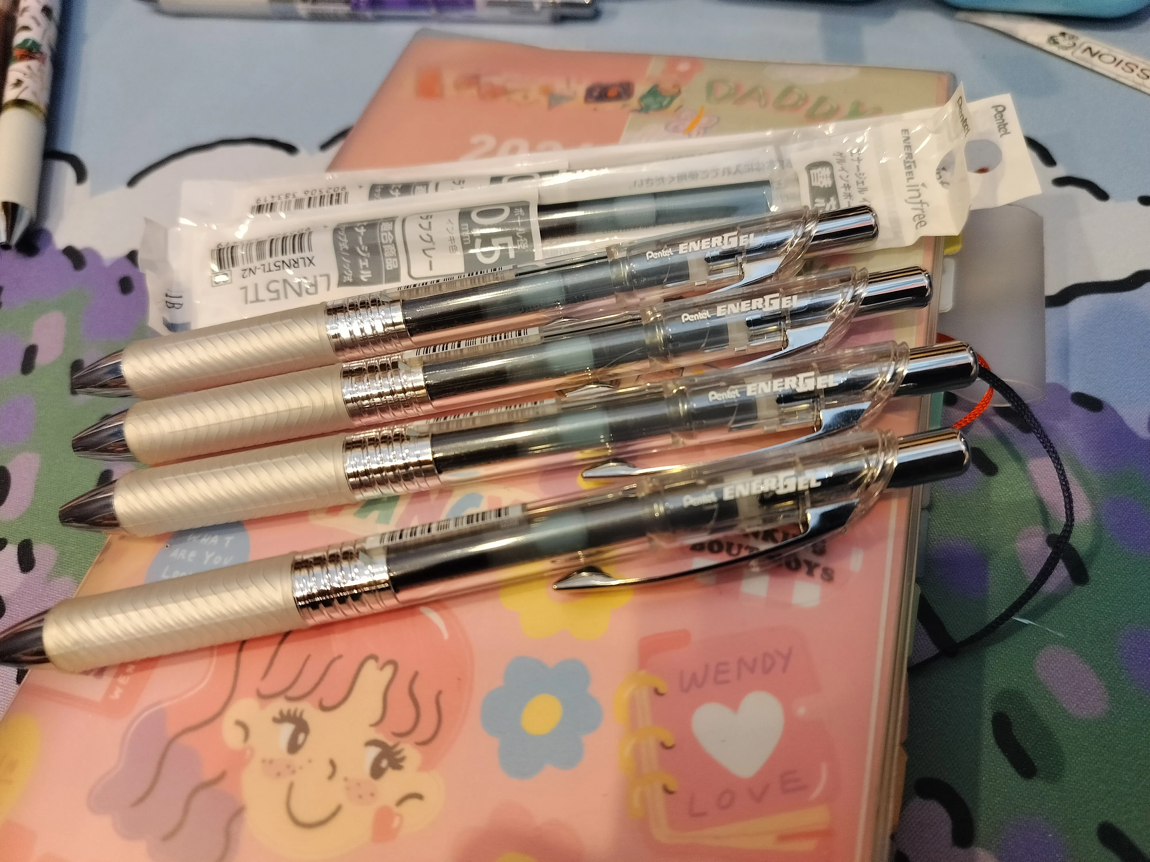 ปากกาสีเทาที่ฉันตามหา | แกลเลอรีที่โพสต์โดย spellsofwitch | Lemon8