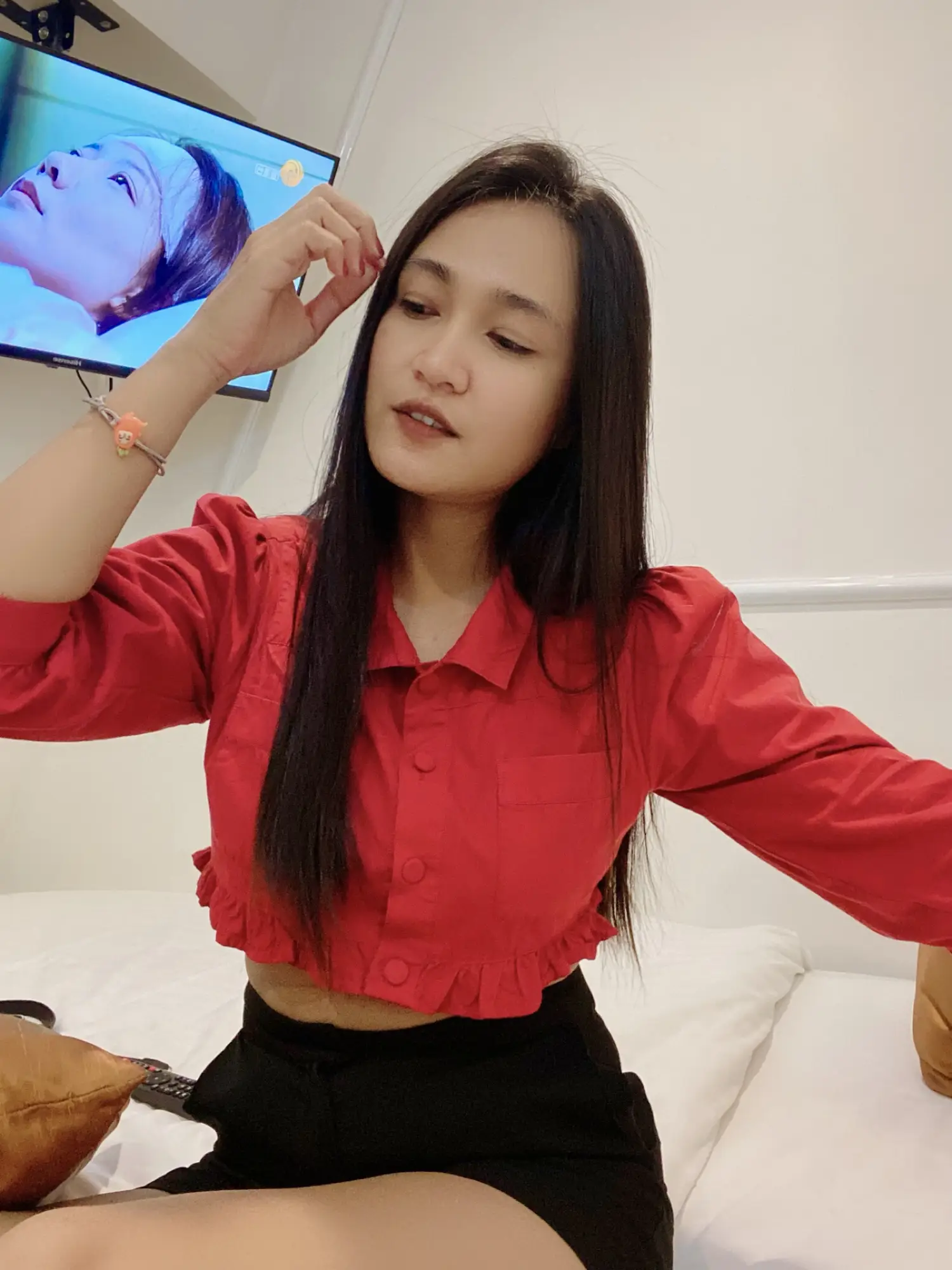 ไอเดียเสื้อแดงเก๋ๆ ....ใส่กับอะไรดี!! | แกลเลอรีที่โพสต์โดย 🍭Amii♦️Phachara♦️ | Lemon8