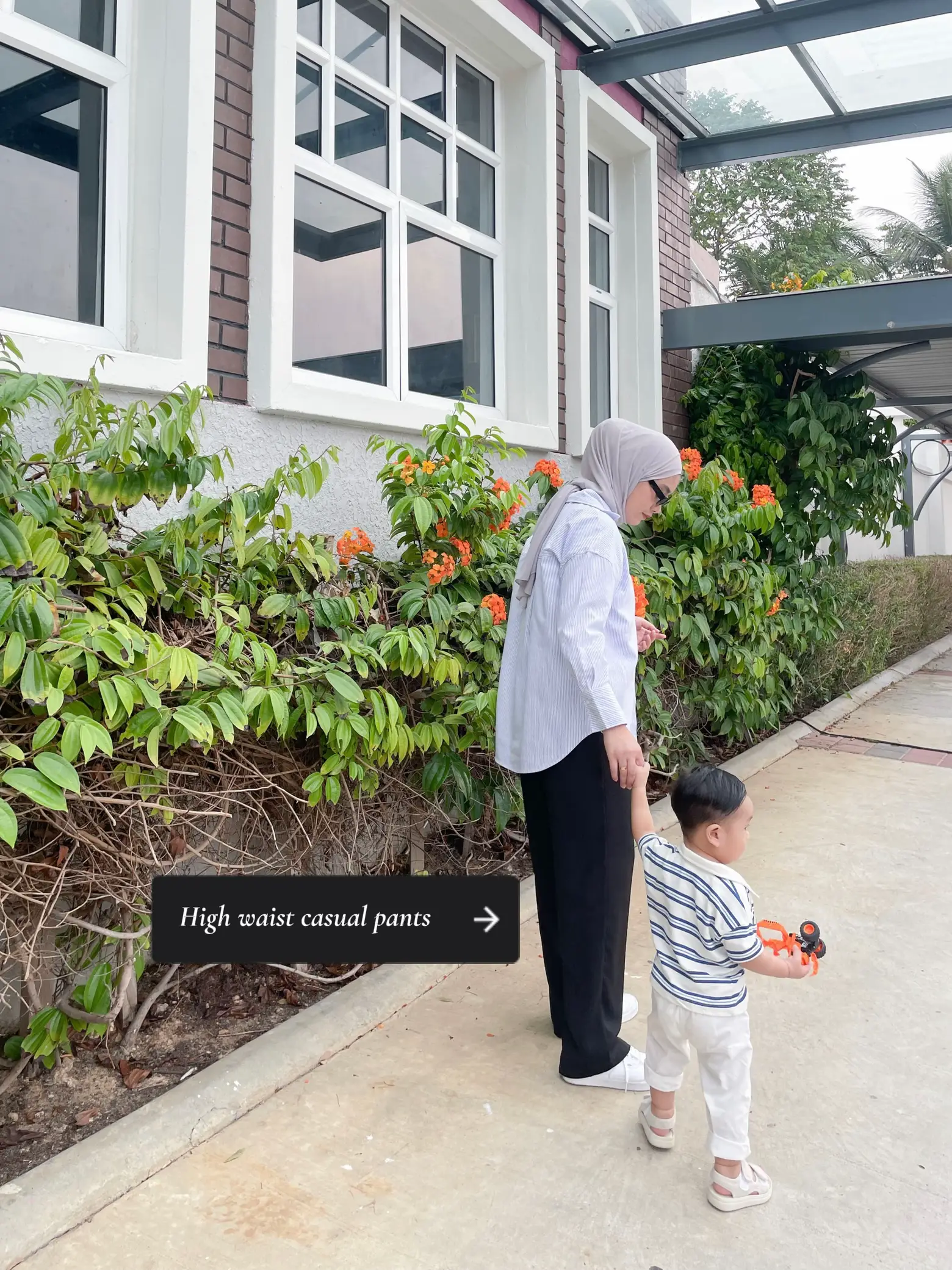 How i style my Loose Simple Casual Poplin Stripe | แกลเลอรีที่โพสต์โดย Tira Razallee | Lemon8