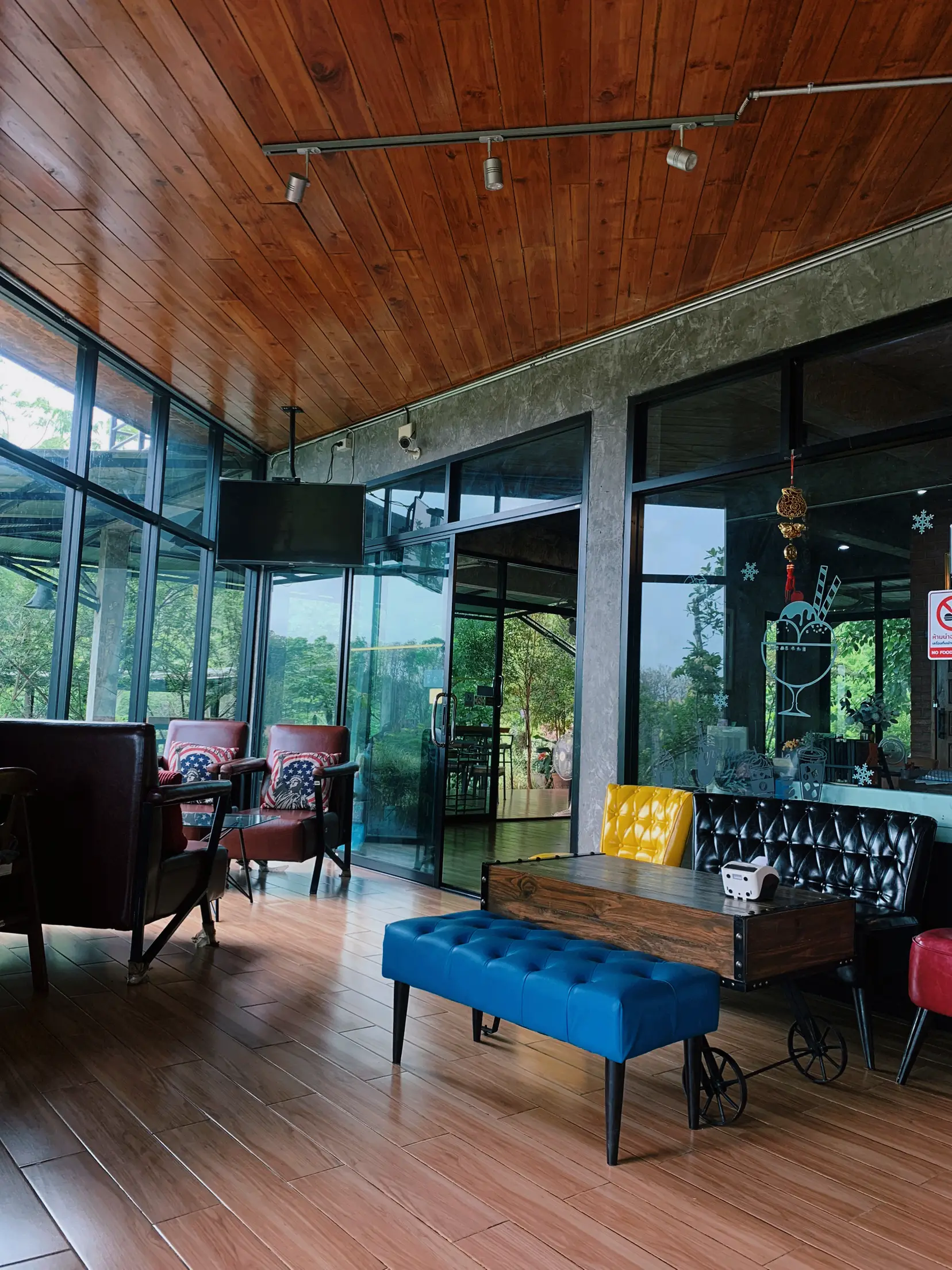 🍃 คาเฟ่วิวสวย บรรยากาศดีใกล้ตัวเมืองแม่สอด 🍂 | Gallery posted by 𝑷𝒑 𝒕𝒉𝒊𝒕𝒊𝒌𝒂𝒏 | Lemon8