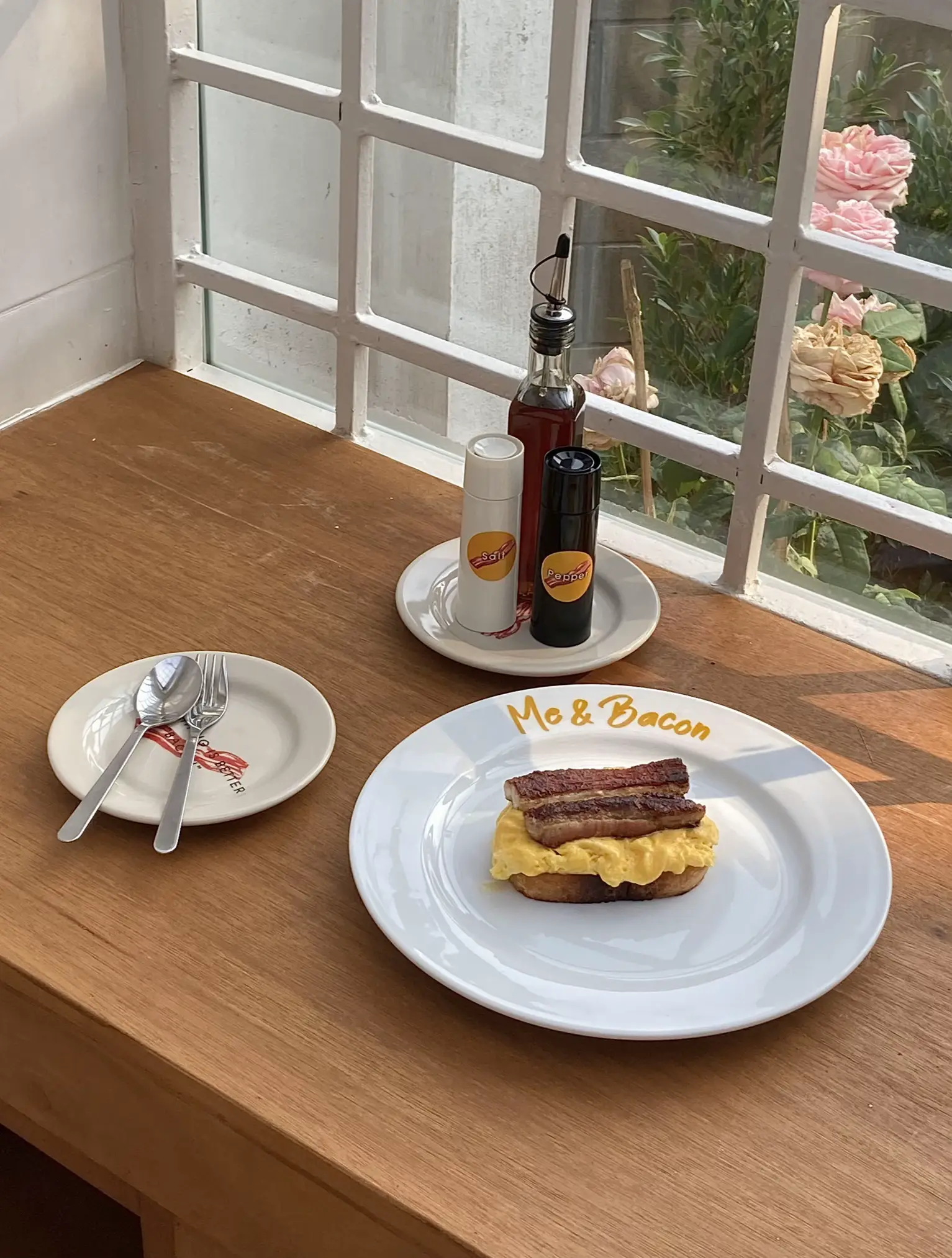 Chiang Mai Tuk, bacon lover's cafe 🥯🥓 | Gallery posted by Beamthicha | Lemon8