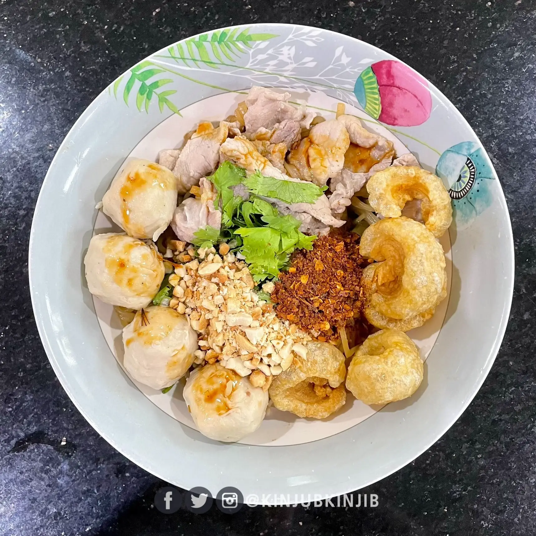 ซอสก๋วยเตี๋ยวแห้งสำเร็จรูปของเลอรสอร่อยถูกจริตมากก | แกลเลอรีที่โพสต์โดย kinjubkinjib | Lemon8