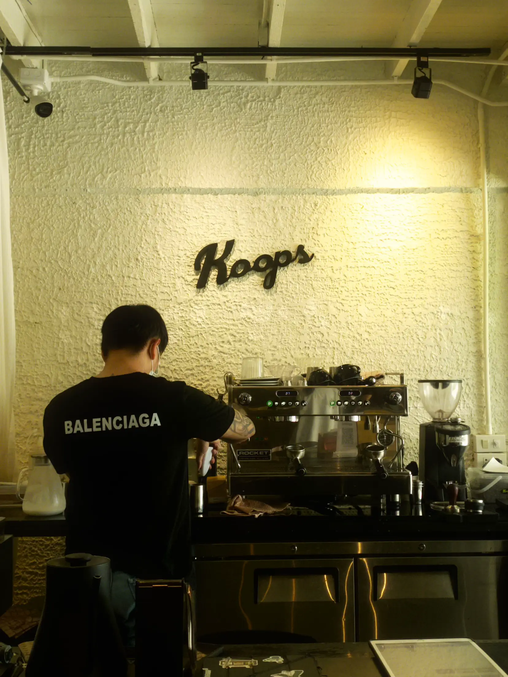 คาเฟ่แผ่นเสียงวินเทจวินใจ 🫀📀📻 | แกลเลอรีที่โพสต์โดย sweetie ྀི | Lemon8