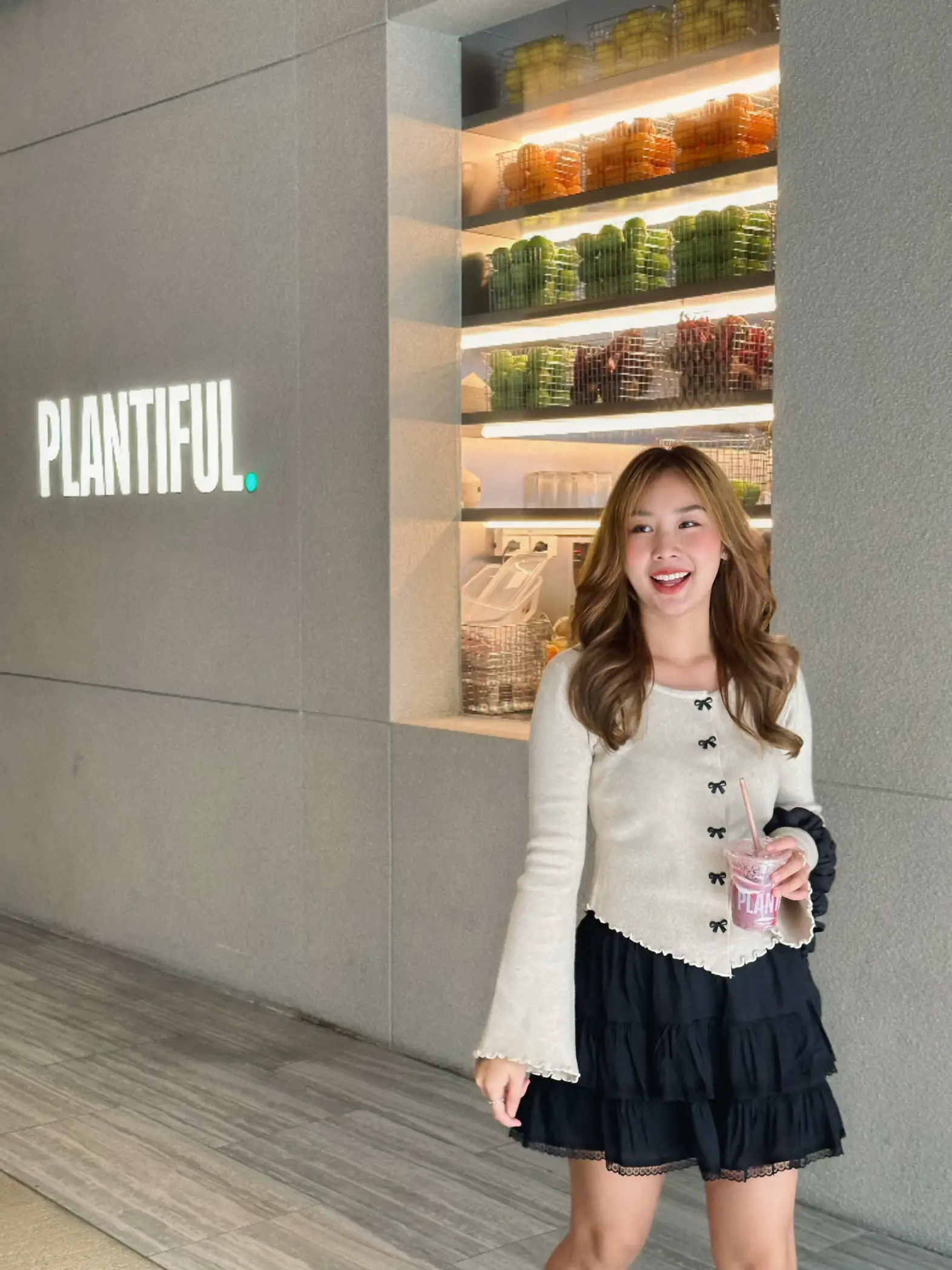 Ootdไปติดแกรมที่ Plantiful กัน 🍒💓🤭 | แกลเลอรีที่โพสต์โดย 𝗚 𝗨𝗜𝗧𝗔𝗥 . | Lemon8