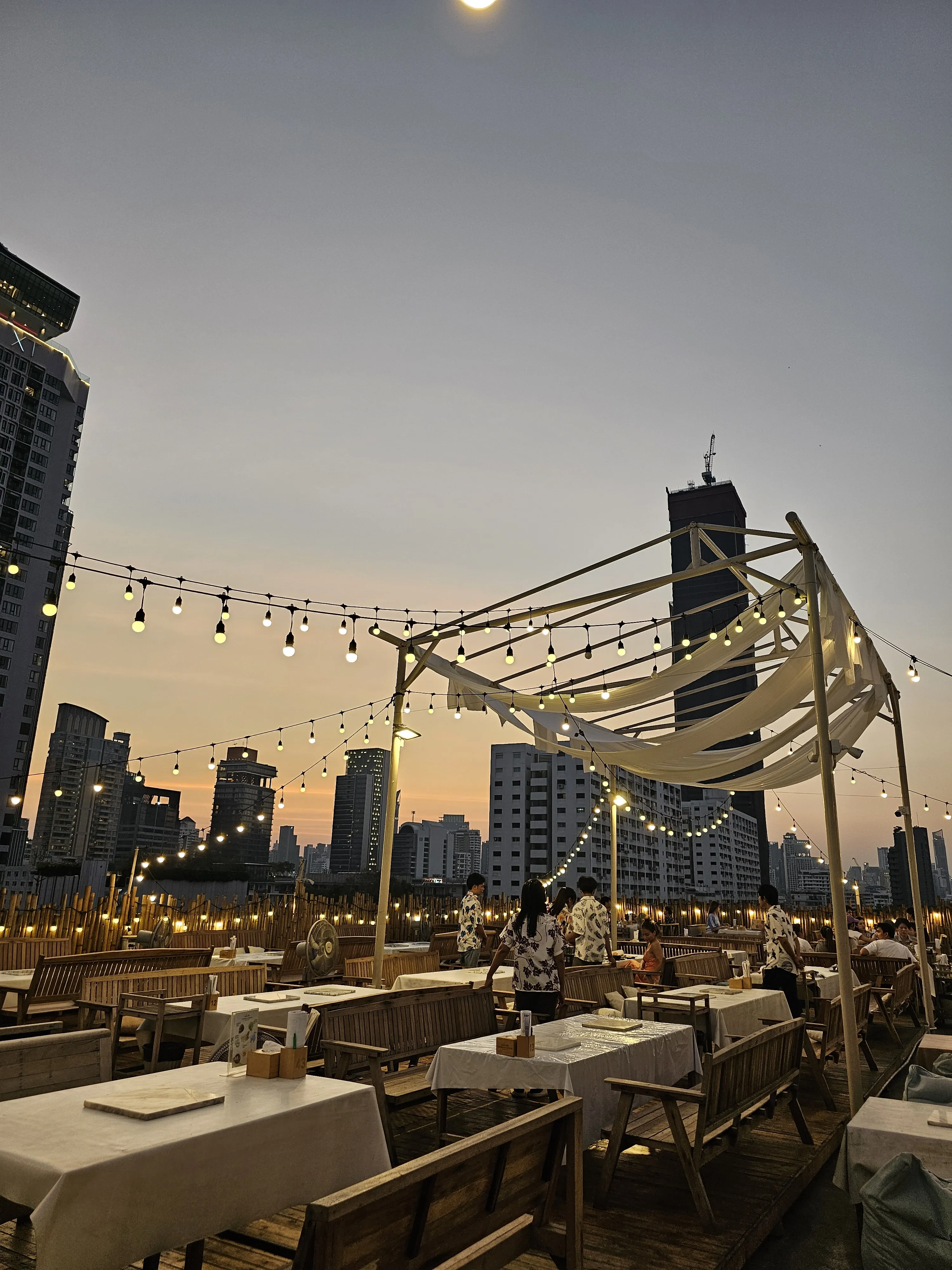 แนะนำ 6 ร้านหมูกะทะ rooftop 🍖 | แกลเลอรีที่โพสต์โดย Proxumer | Lemon8