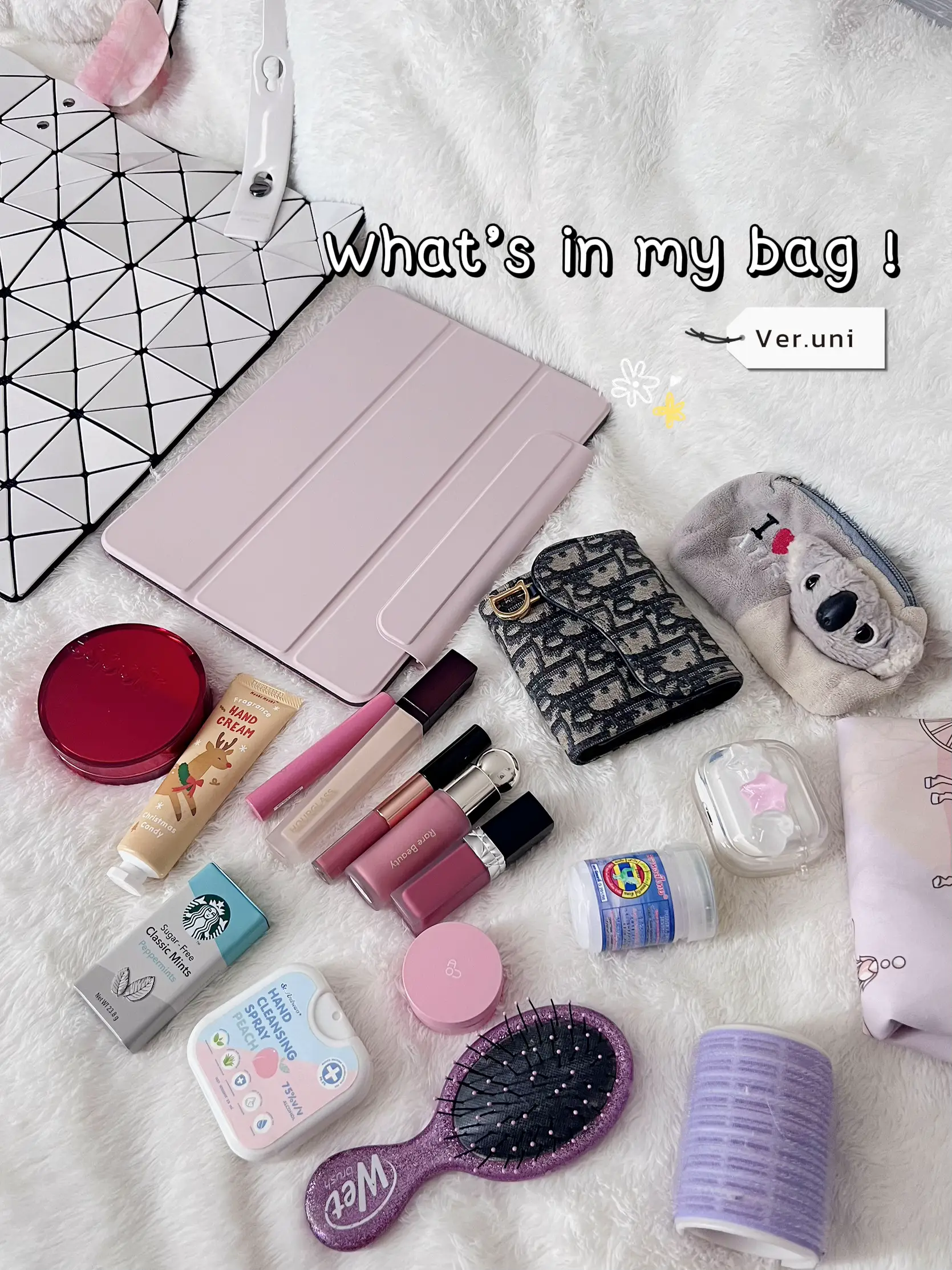 What’s in my bag 🐾 (Ver.uni) | แกลเลอรีที่โพสต์โดย Jeetar ♡ | Lemon8