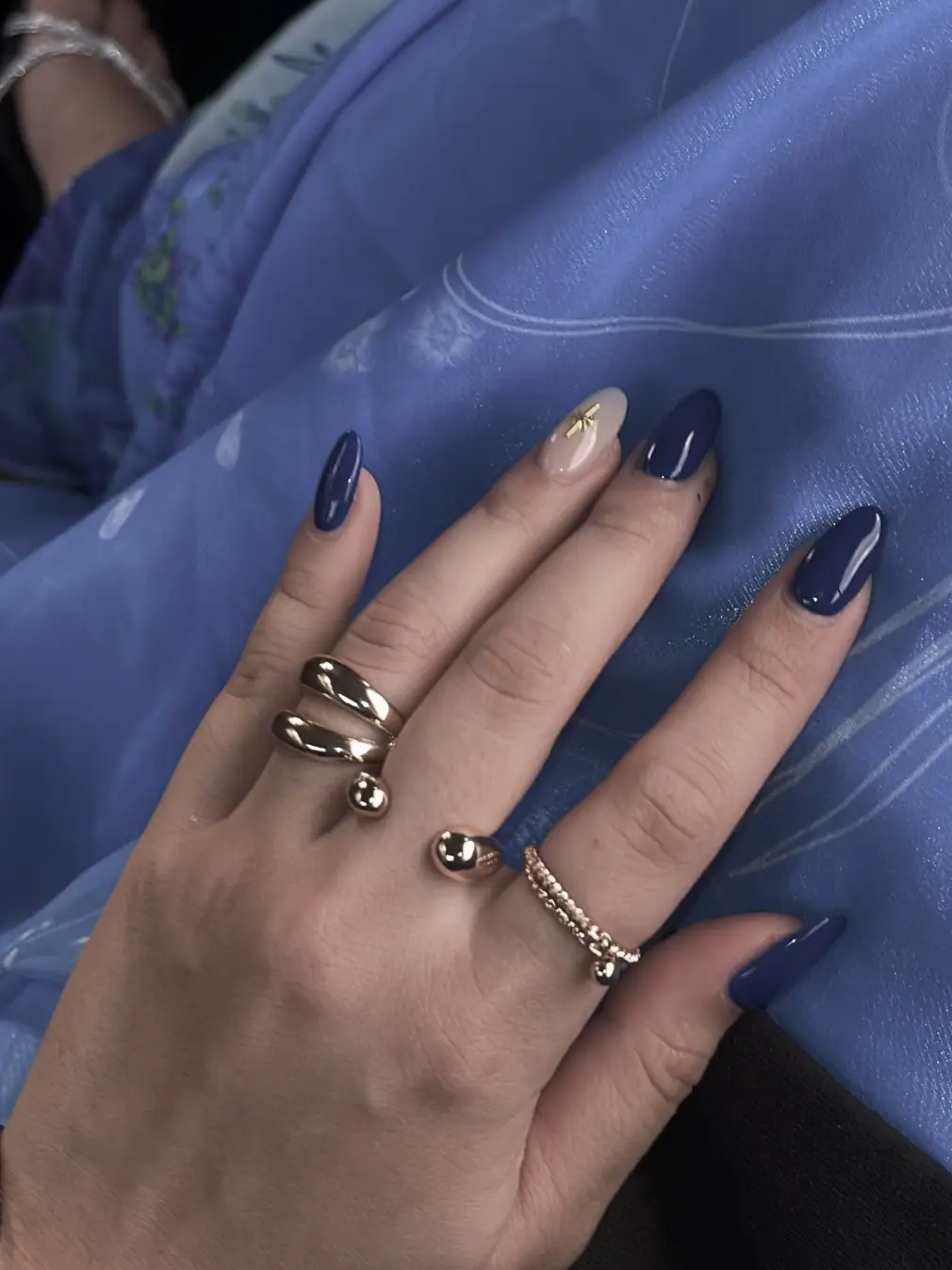 แจกไอเดียทำเล็บสีน้ำเงิน 💙 ️ | แกลเลอรีที่โพสต์โดย Aomji | Lemon8