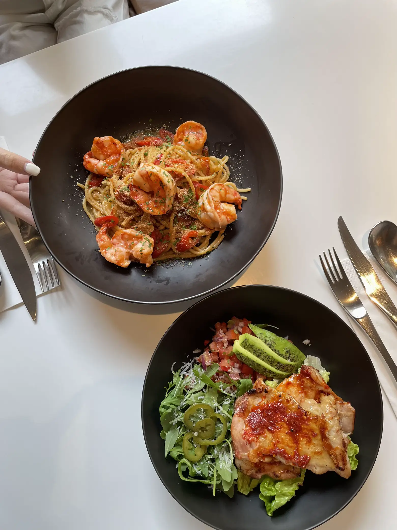 คาเฟ่แสงสวยมากกก ( ก ล้านตัว ) ควรไปที่สุด🥰 | แกลเลอรีที่โพสต์โดย Ch_avii | Lemon8