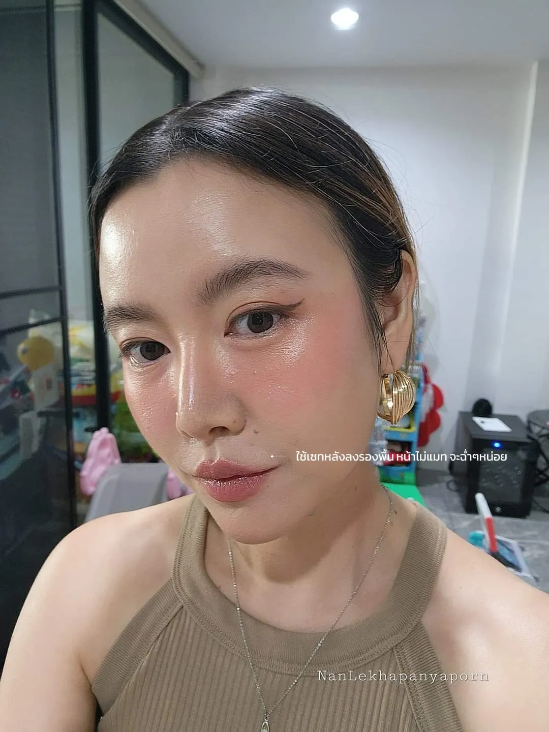 แป้งเบลอรูขุมขน Hourglass | แกลเลอรีที่โพสต์โดย nancy_nicheskin | Lemon8