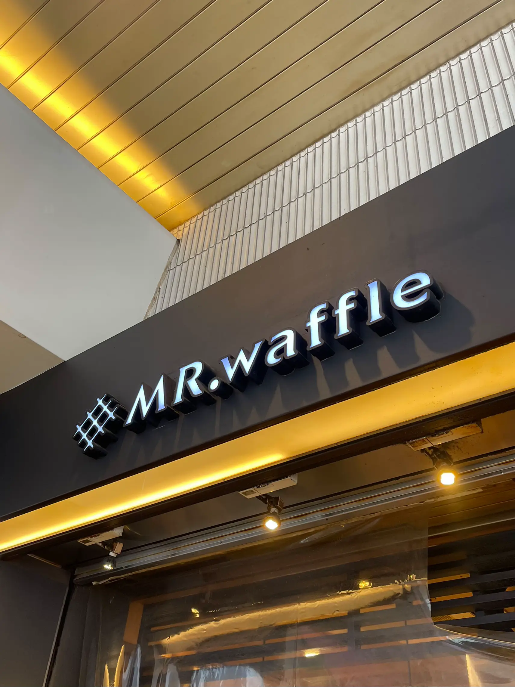🧇Mr.Waffles ร้านขนมหวานลับๆในสถานีชินจูกุ🇯🇵 | แกลเลอรีที่โพสต์โดย ♡ᑭ🦖 | Lemon8