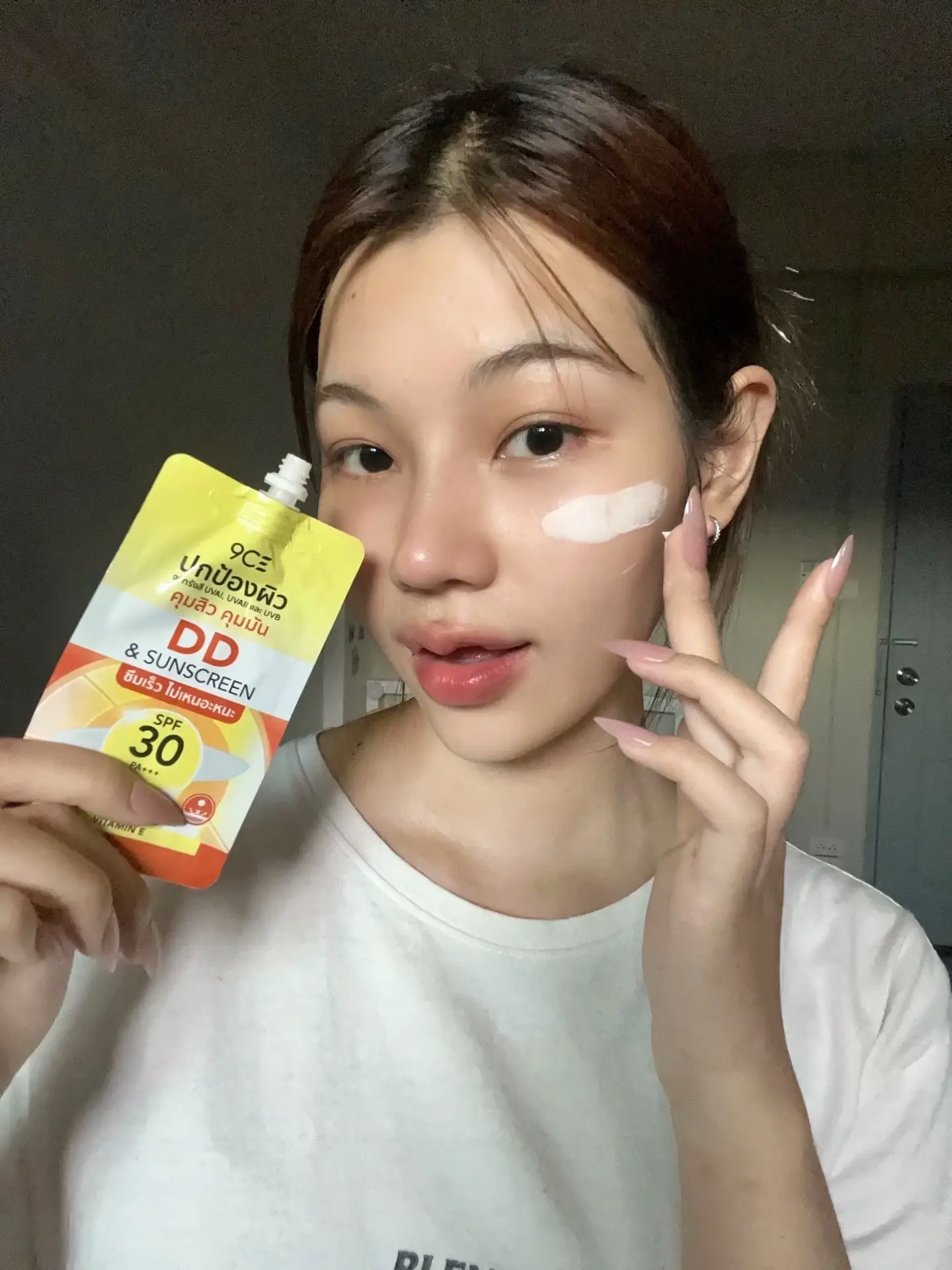9ce dd & sunscreen กันแดดแบบซองที่มาพร้อมกับการบำรุงผิว 😍 | แกลเลอรีที่โพสต์โดย sky | Lemon8