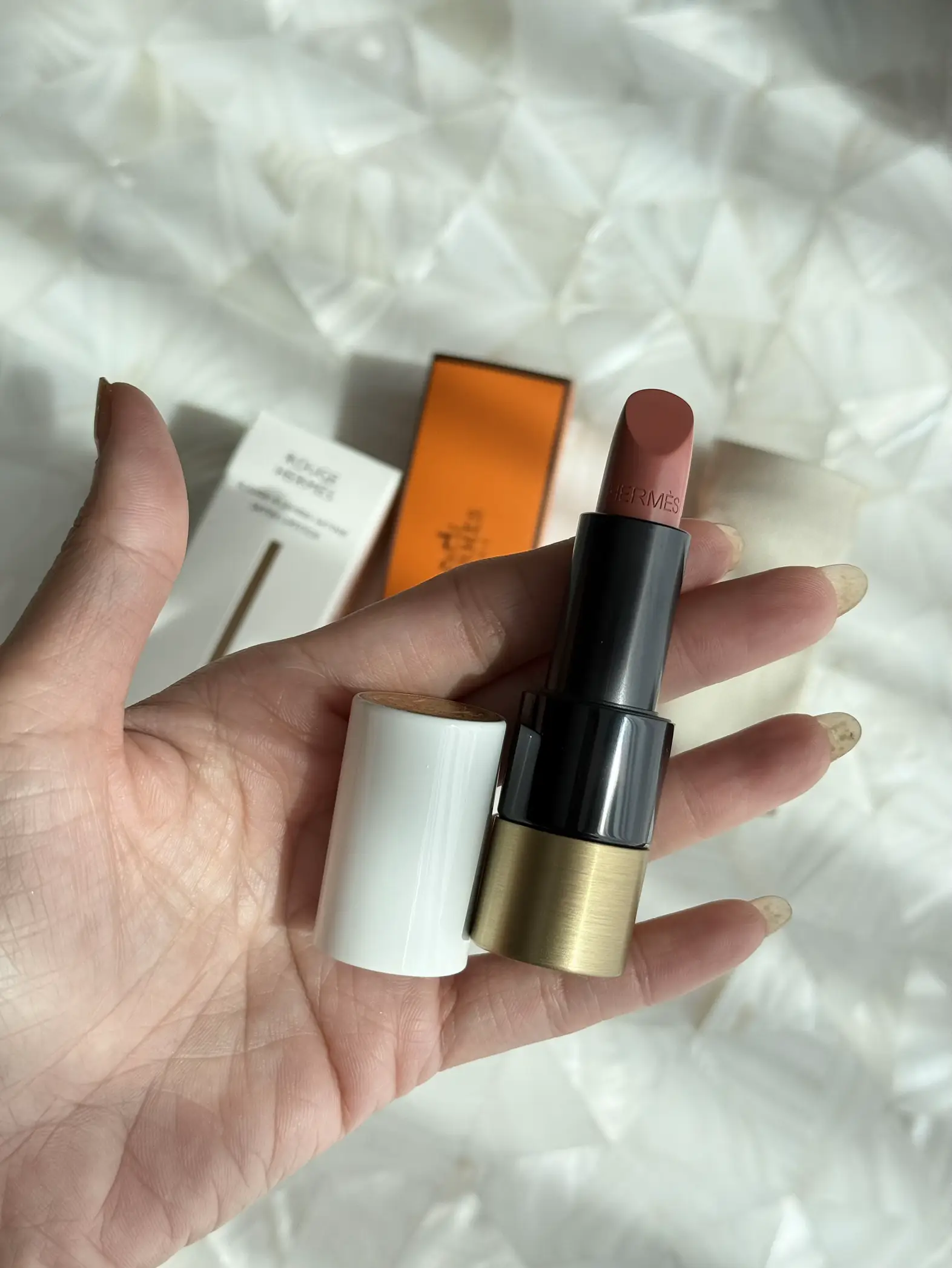 リップ・ラクシュ。とても正しいヌード。 | Mommie LPが投稿したフォトブック | Lemon8