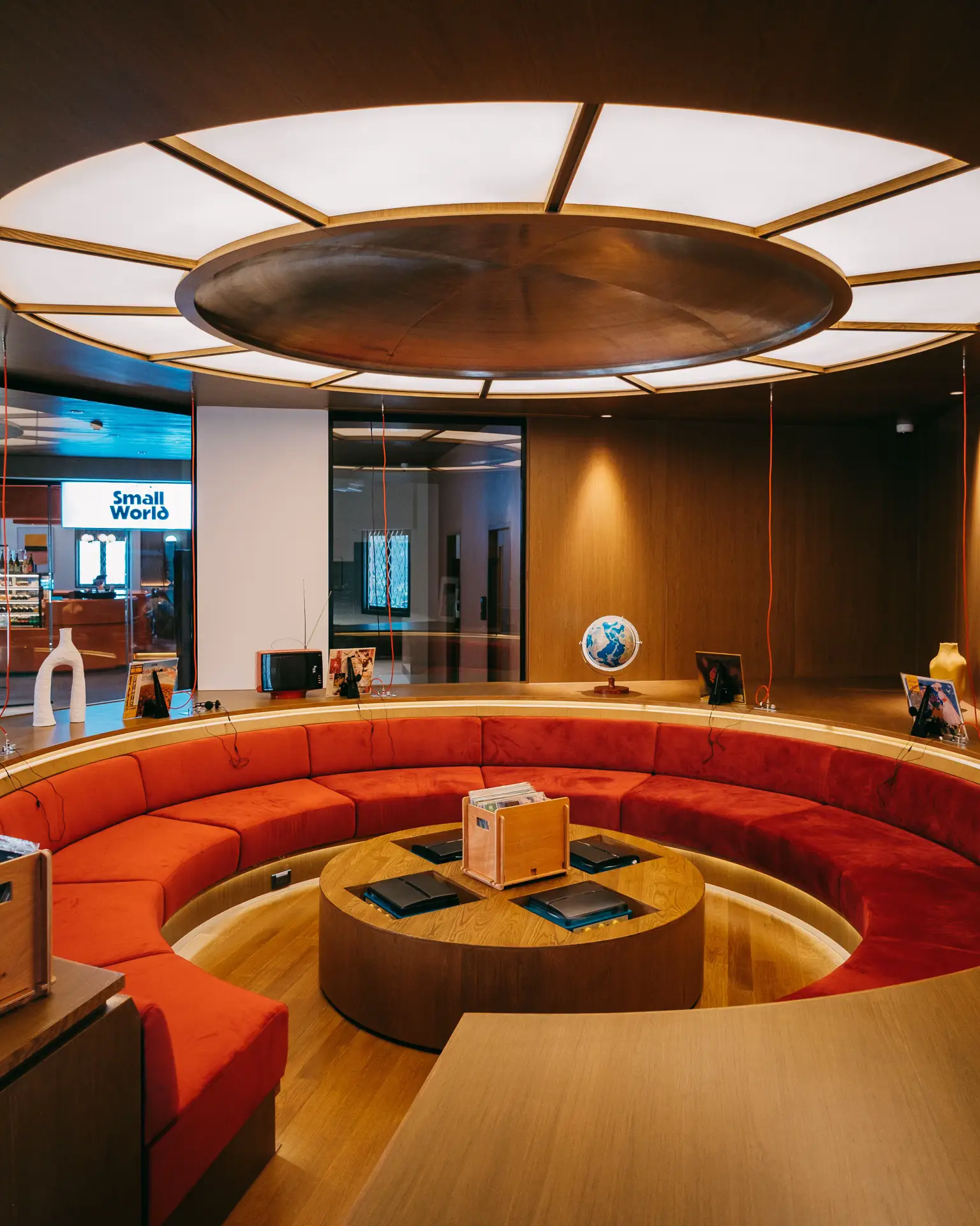 "Such A Small World" Co-Playing Cafe เปิดใหม่ตลาดน้อย | Gallery posted by Rattomarty | Lemon8