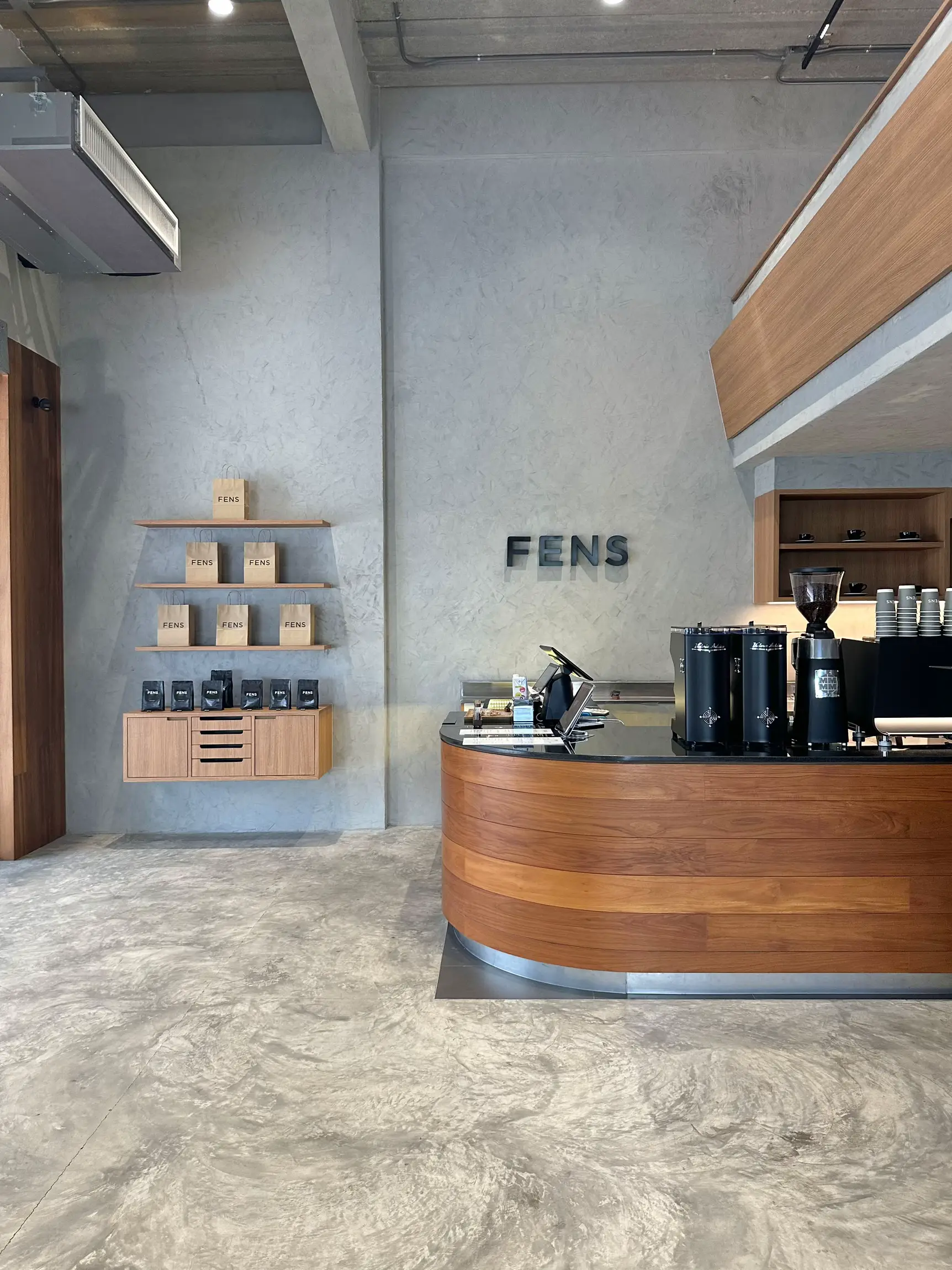 FENS Cafe คาเฟ่สไตล์ Loft ย่านศรีนครินทร์ ⌛️☕️ | แกลเลอรีที่โพสต์โดย ...