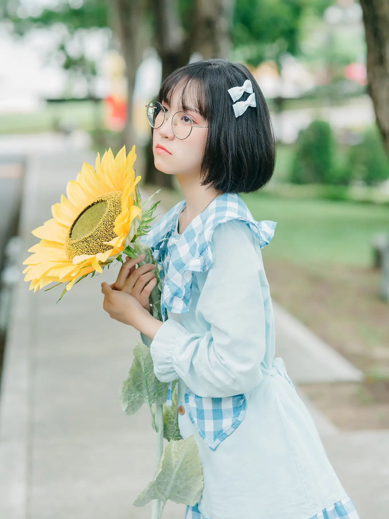 ท่าโพสกับทานตะวันยักษ์! 🌻 | แกลเลอรีที่โพสต์โดย Mookku Bubu 🍀 | Lemon8