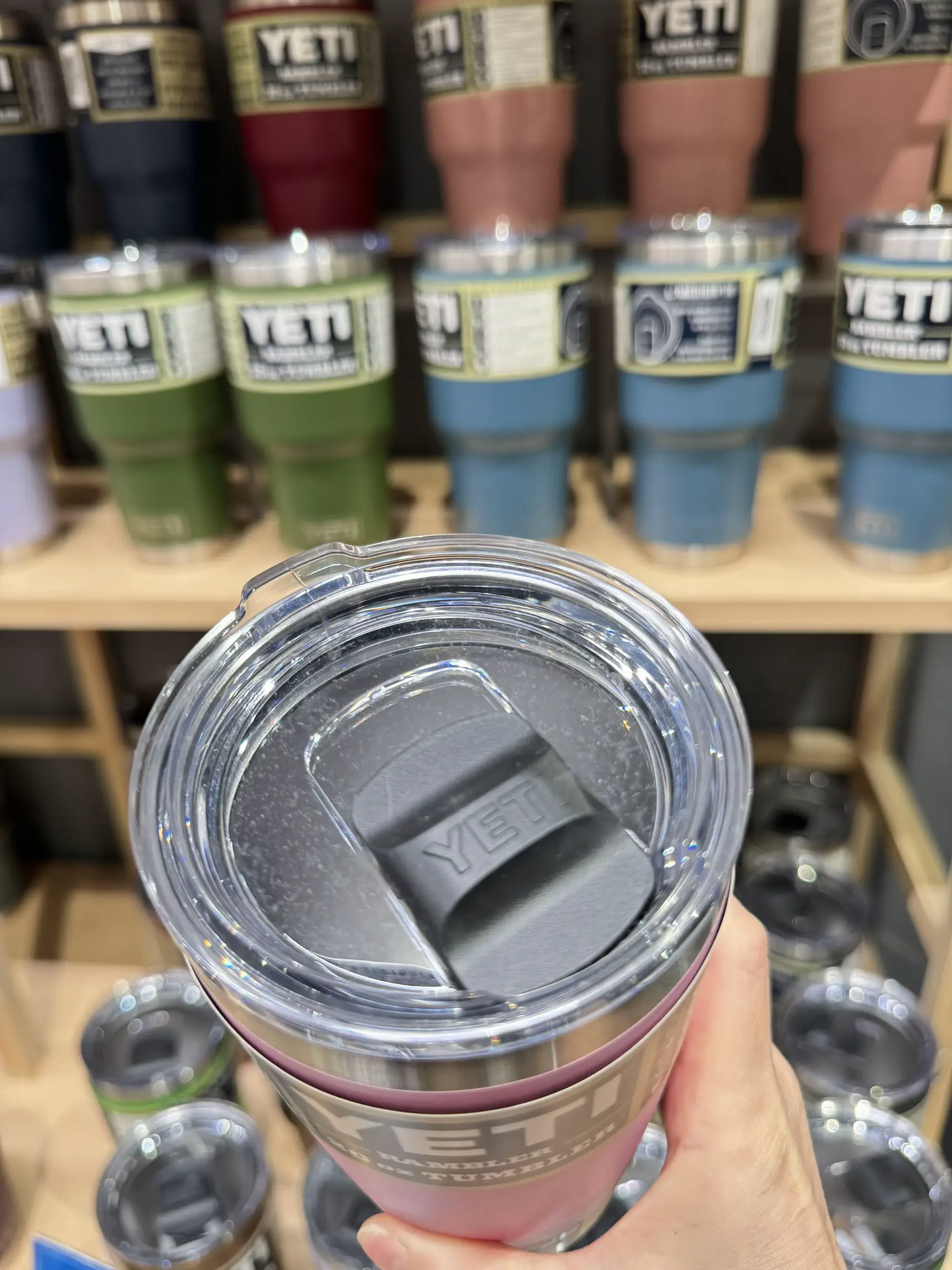 YETI ~ สีนี้ยอมใจ | แกลเลอรีที่โพสต์โดย ป้ายยาเพลินๆ | Lemon8