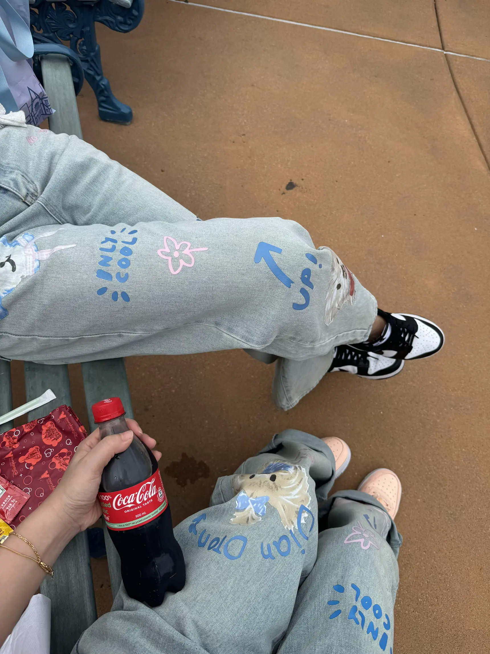 แต่งตัวไป Disneyland hongkong แบบสาวตัวเล็ก | แกลเลอรีที่โพสต์โดย Bowabowa | Lemon8