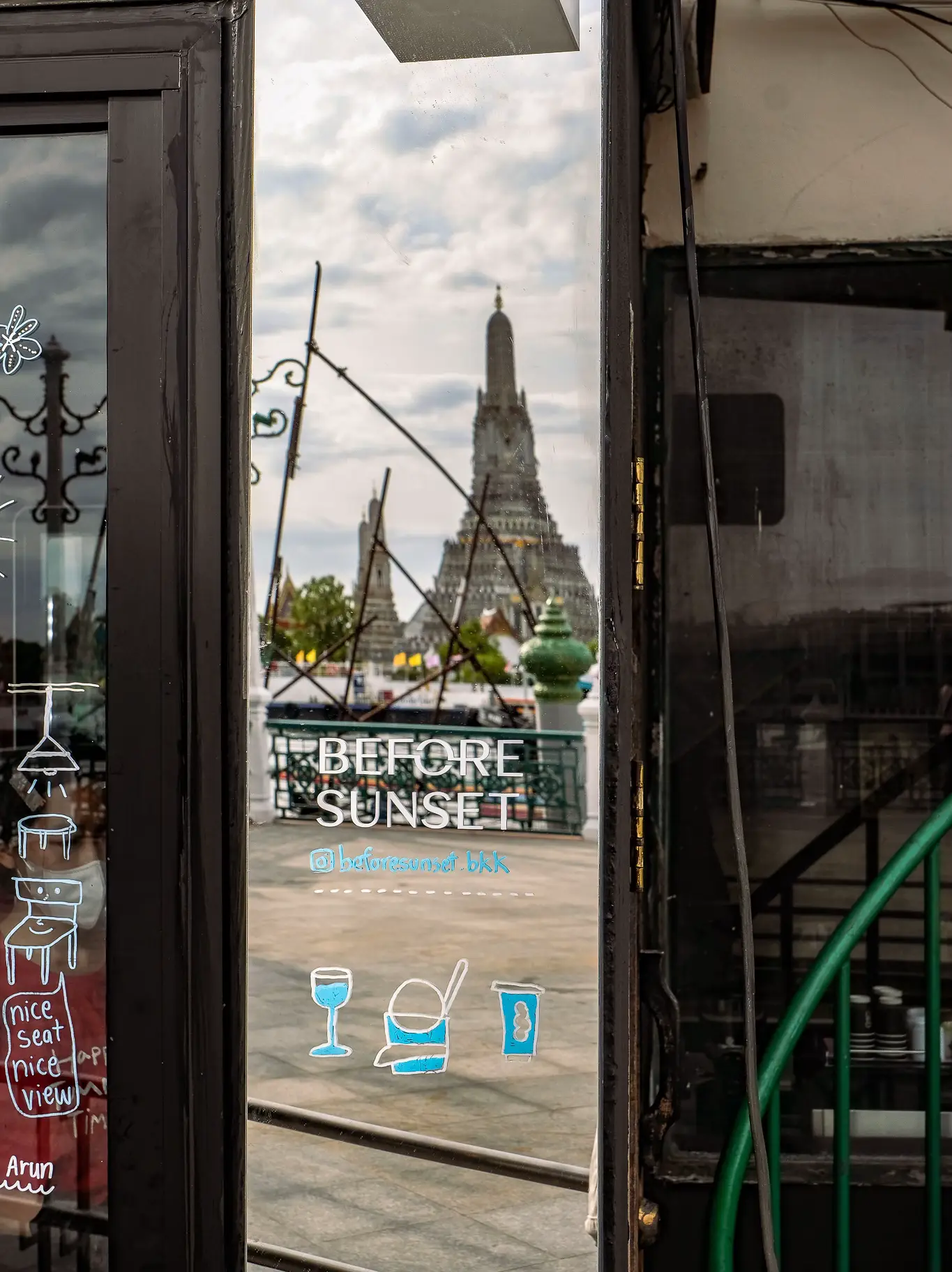 Before Sunset Cafe Ice Cream Moody Neighborhoodティエン🍨🌞 | หนีนายไปJourney ...