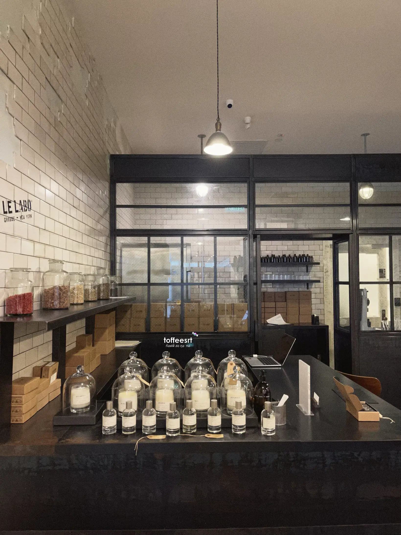 พาชม Shop น้ำหอม LE LABO 🇲🇾 ห้างหรูปีนัง Gurney Plaza | แกลเลอรีที่โพสต์โดย toffeesrt | Lemon8