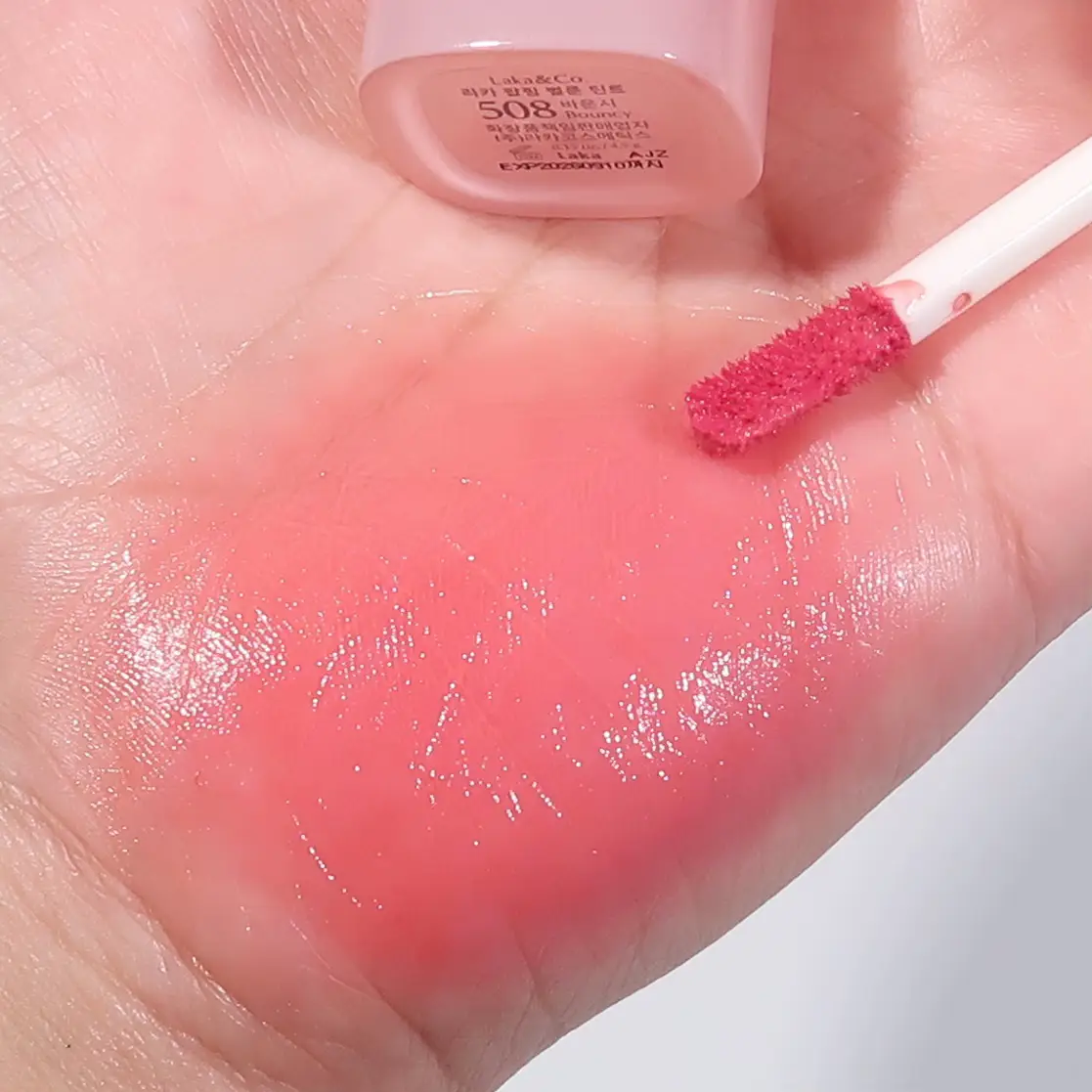 Laka Popping balloon tint 🩷🩶🩵 | แกลเลอรีที่โพสต์โดย พักรบรีวิว | Lemon8